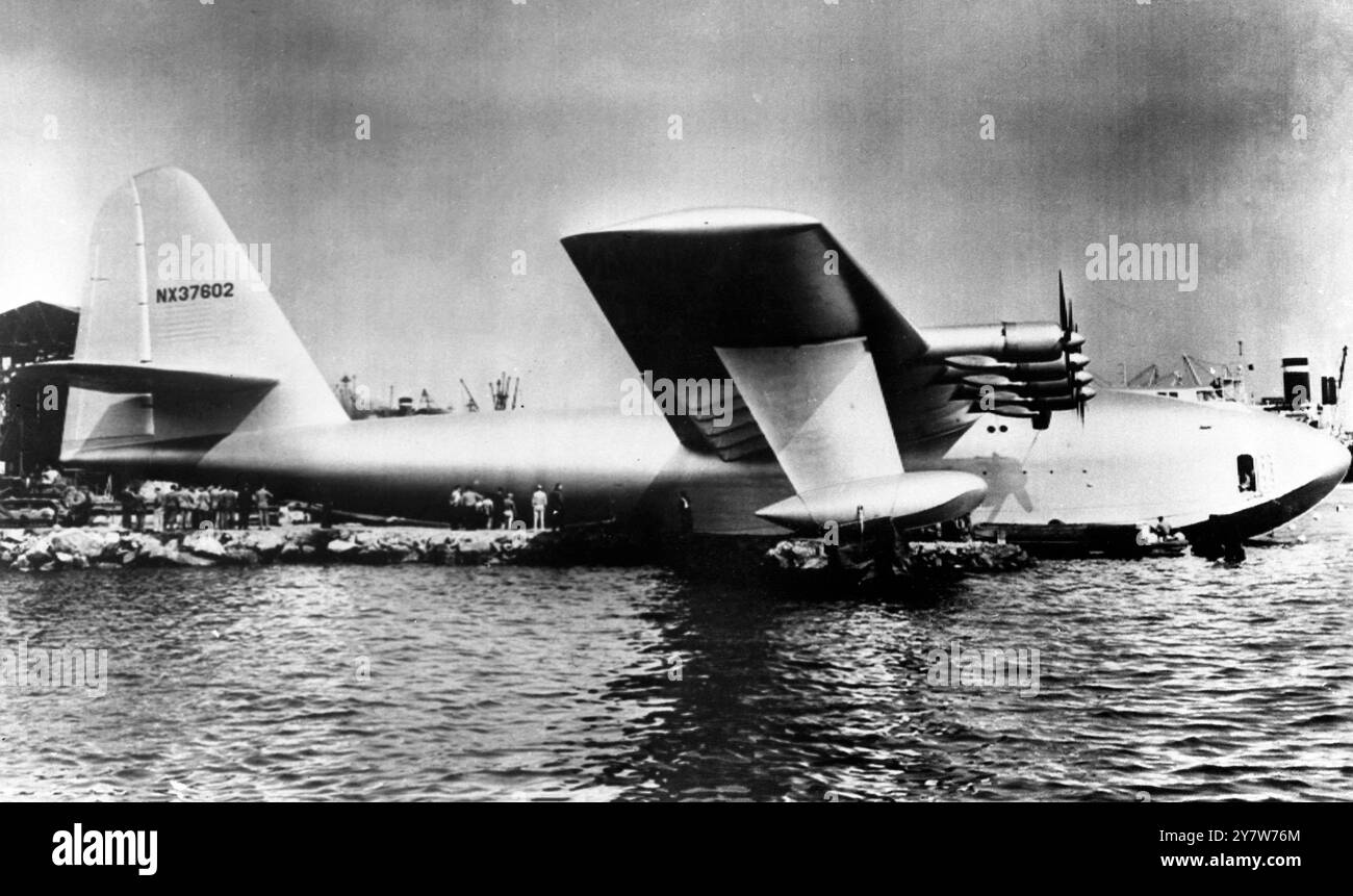 Howard Hughes' huge flying boat, "Hercules", largest seaplane in the ...