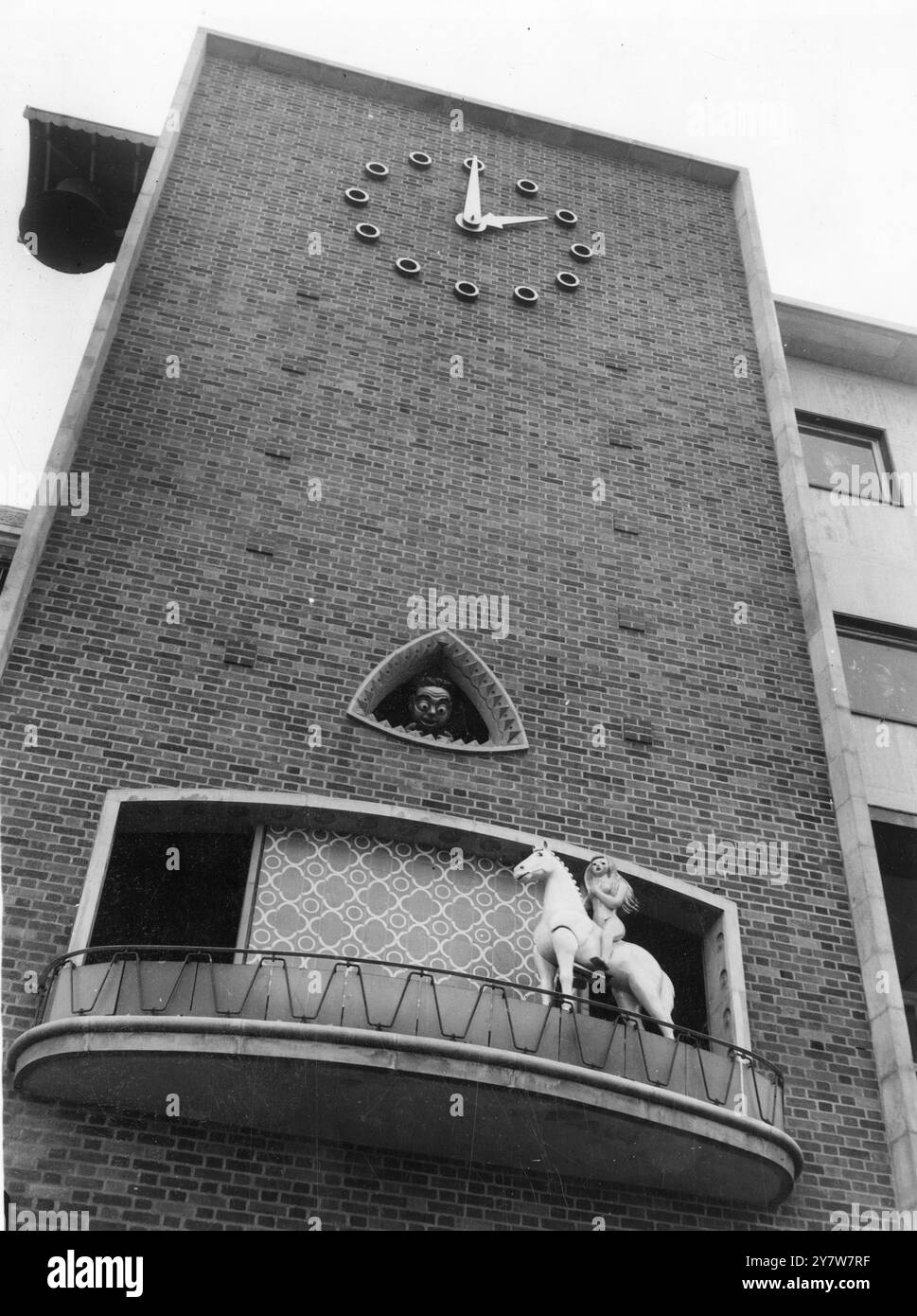 Building Beauty from Chaos in CoventryThe unique clock of Broadgate ...