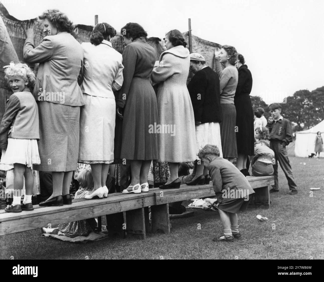 Behind the scenes of the dainty ankle contest, Fete Oakfield Park ...