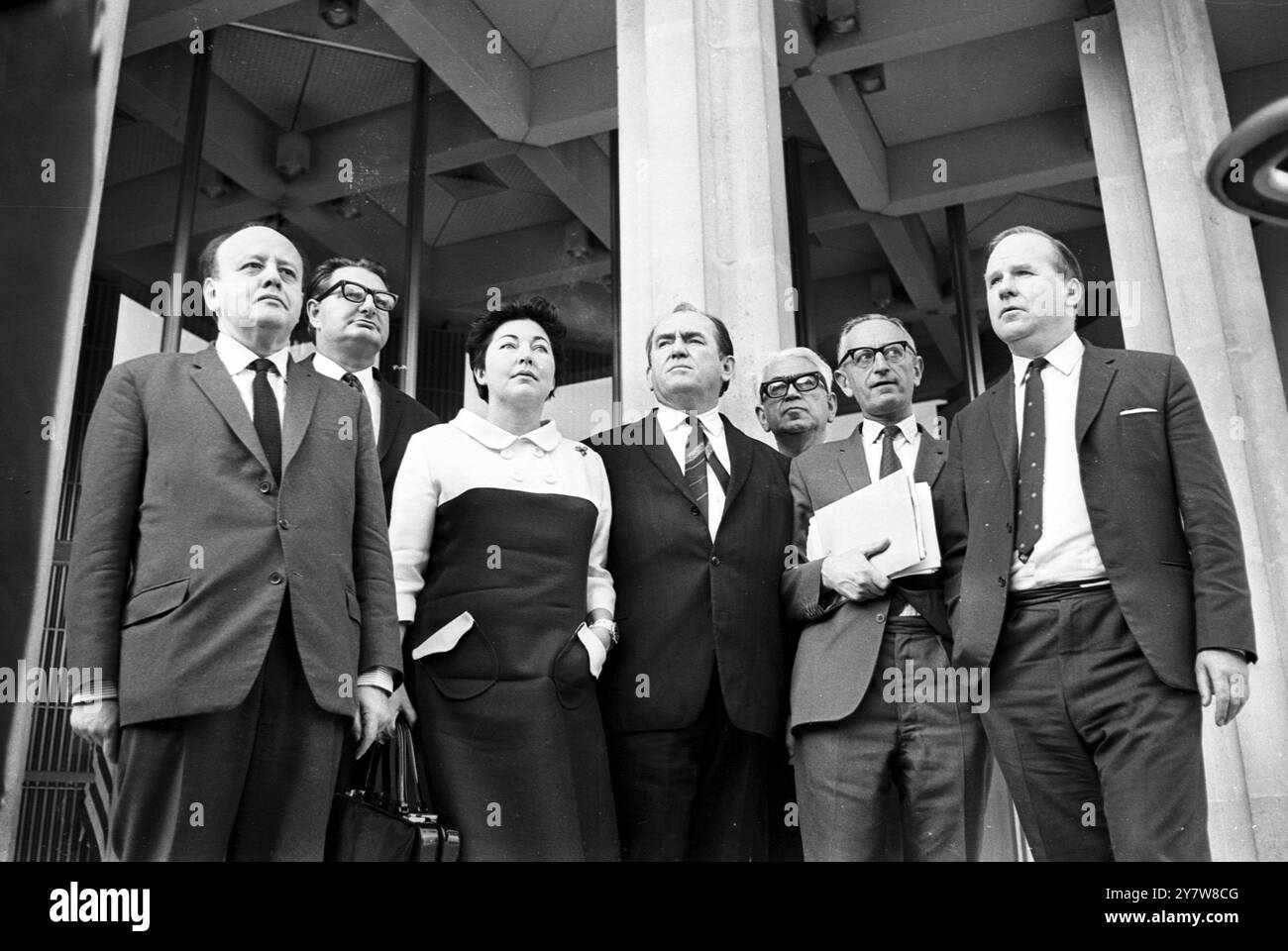 LABOUR PRESENT LETTER AT US EMBASSYA group of Labour MP's outside the ...
