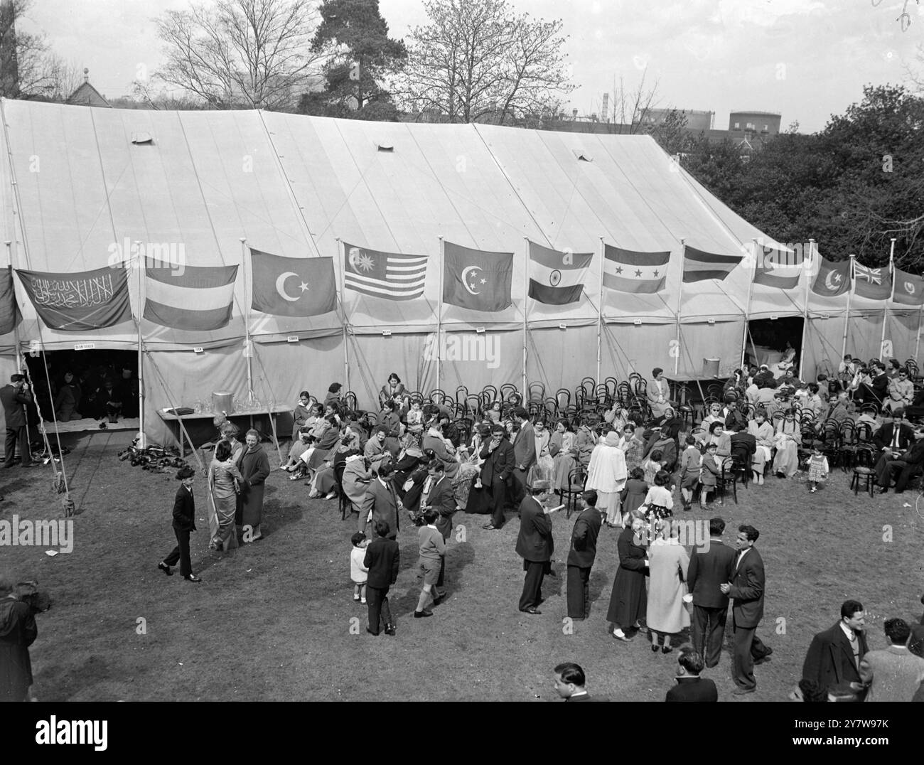 Prayer muslim islamic women Black and White Stock Photos & Images - Alamy