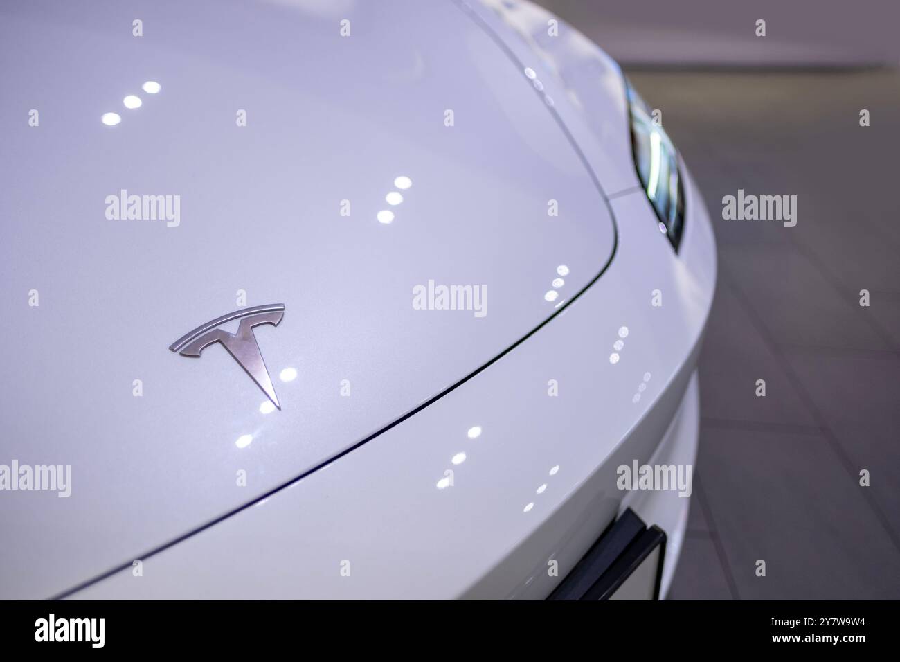 white electric Tesla car model 3 logo, tesla motors Elon Musk ...