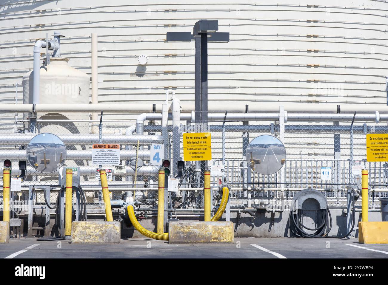 Oakand, CA - Aug 30, 2024: ARCHES TRUE ZERO Hydrogen Fuel hub at the ...