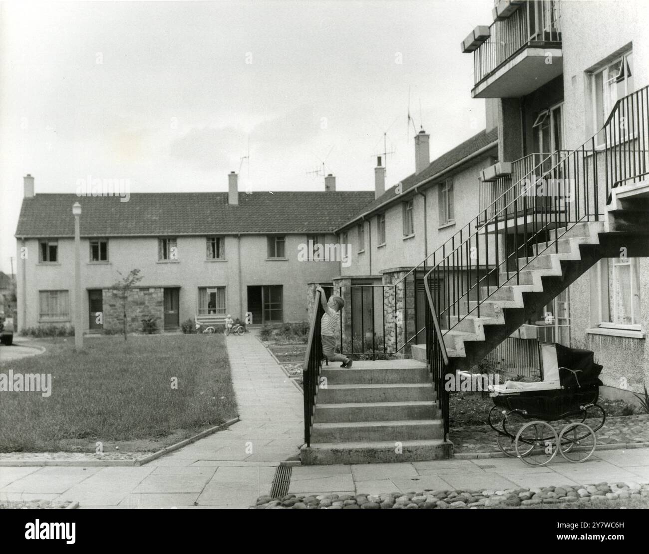 New housing estate in FifeContrasting the old and the new at Leslie ...