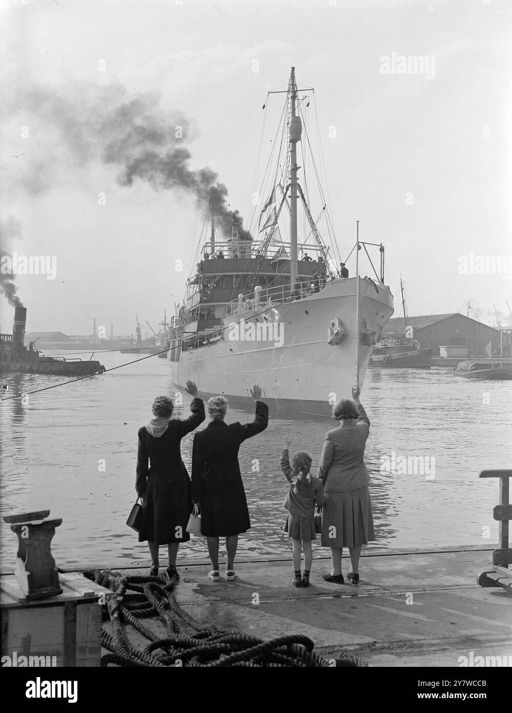 Wives , daughters wave farewell to Discovery IThe Royal research ship ...