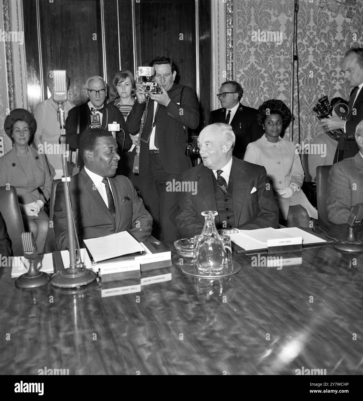 The Hon Lynden O Pindling (left) , Prime Minister of the Bahamas ...