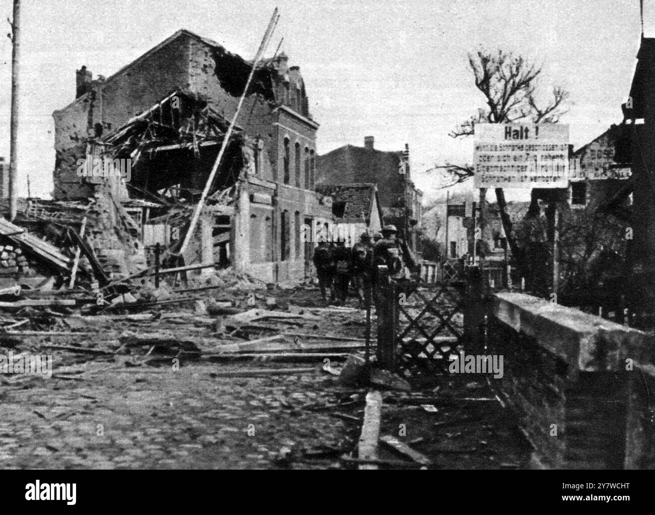 Western front ww1 battlefield Black and White Stock Photos & Images - Alamy