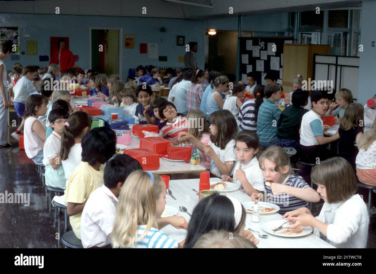 Primary school - lunch time - eating packed lunches - ©TopFoto Stock ...