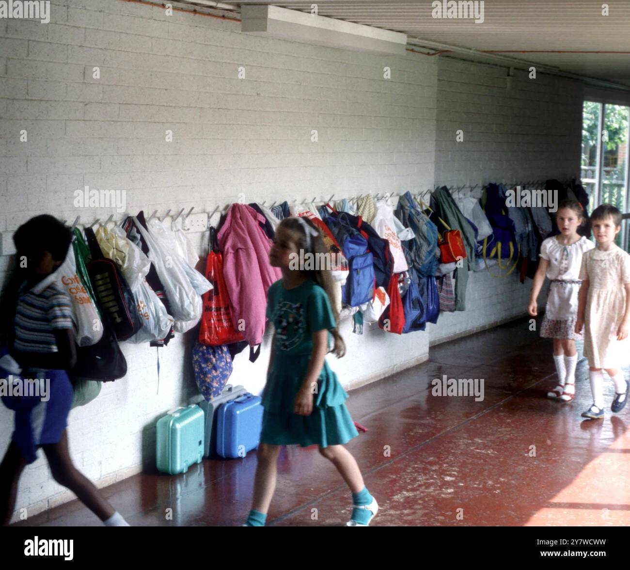 Pupils changing classrooms Stock Photo - Alamy