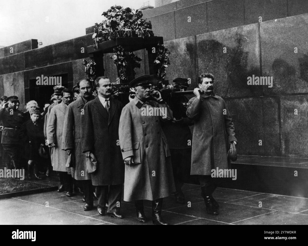 Stalin , cap in hand , helps bear the ashes of V R Menzhinsky ...