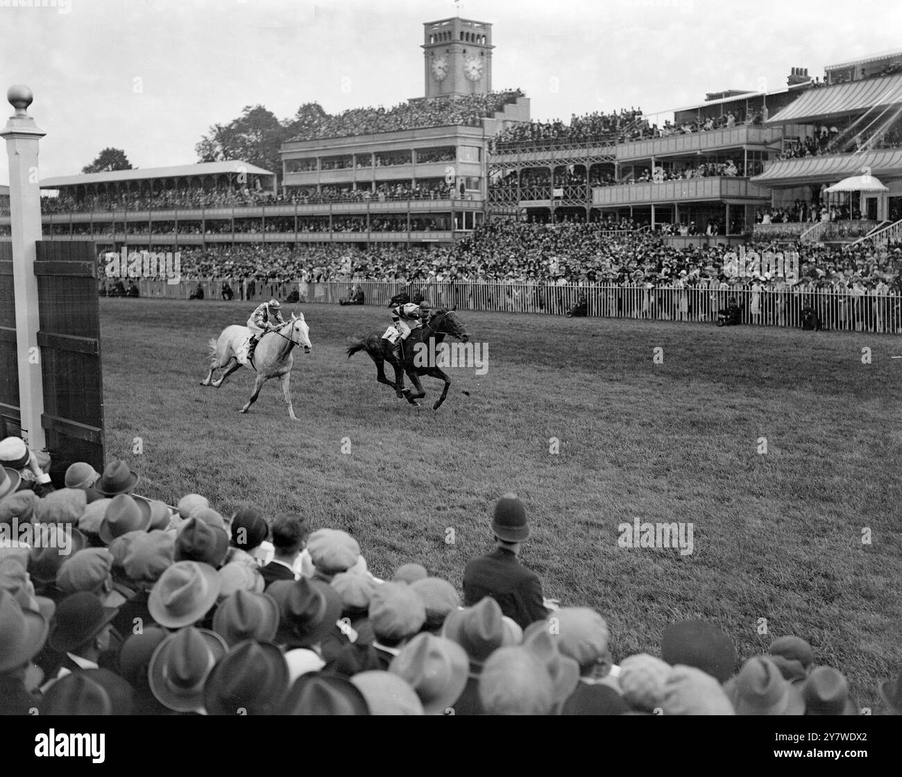 Racing at Ascot . " High Art " ( Right ) winning the Gold Vase . 1926 ...