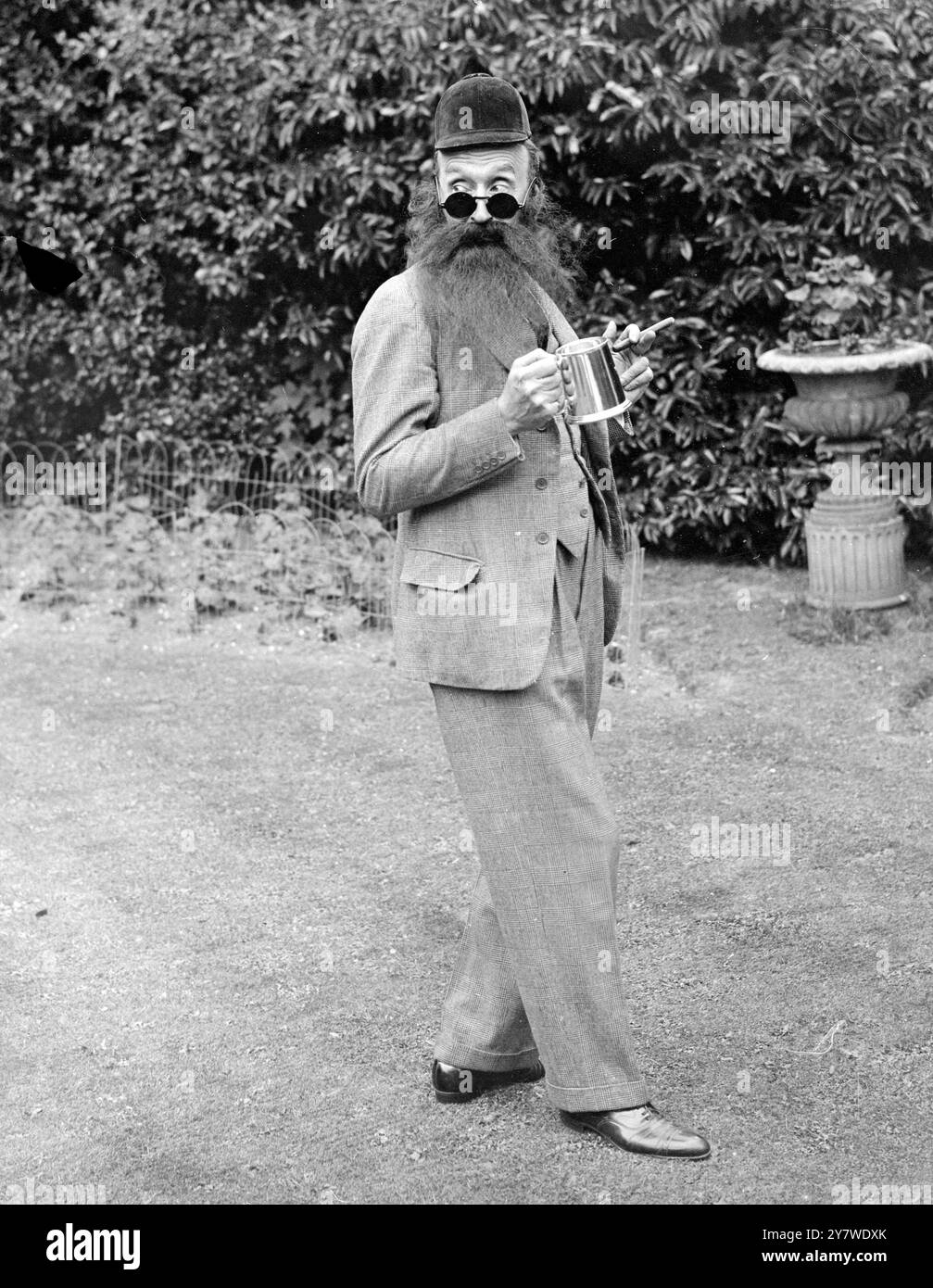 Epsom , Surrey . Mr Tom Walls , comic actor and producer and race horse ...