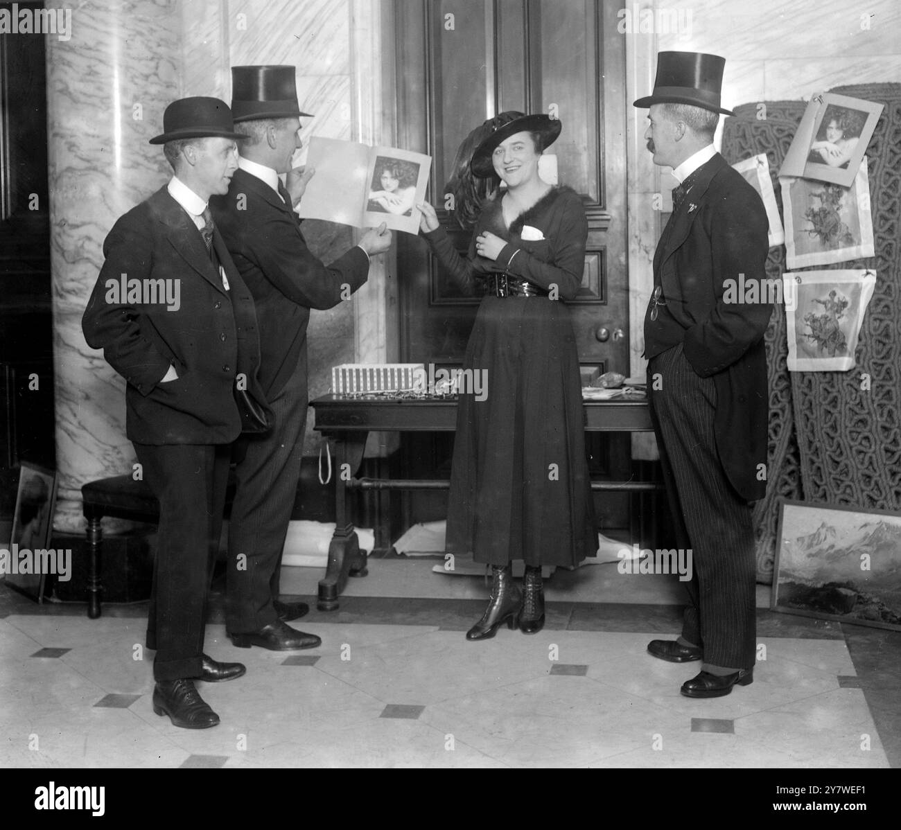 French actress , Mlle Alice Delysia , selling signed photos for the ...