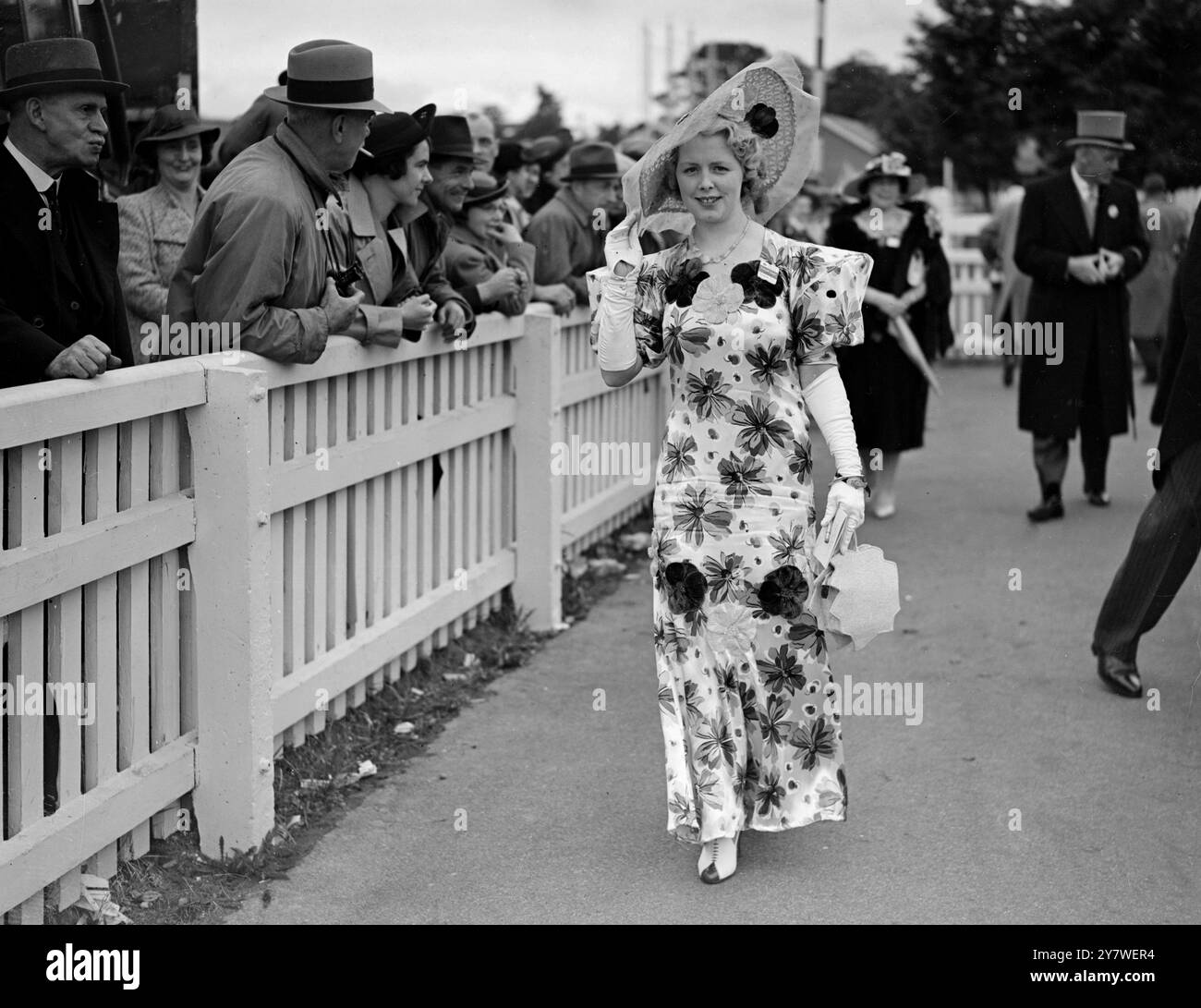 At the Royal Ascot race meeting - Lady Grosvenor Collins . 1939 Stock ...