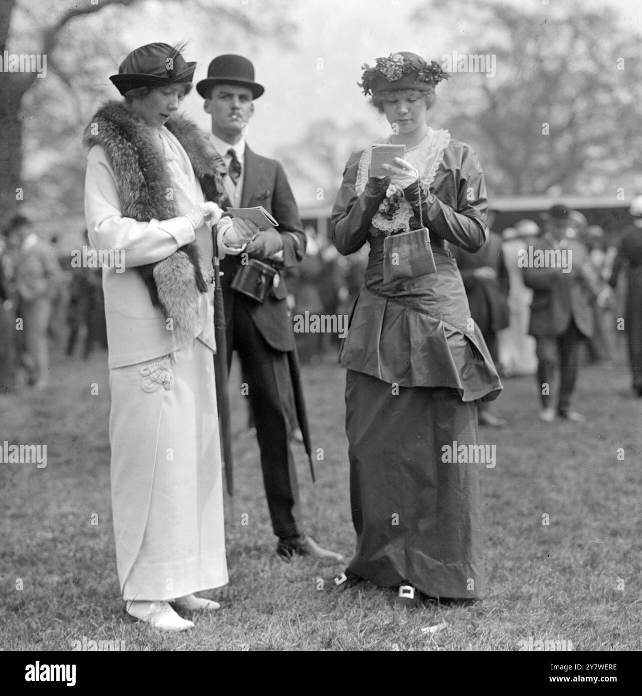 Hawthorn Hill racecourse , Berkshire . The Honourable Monica Grenfell ...