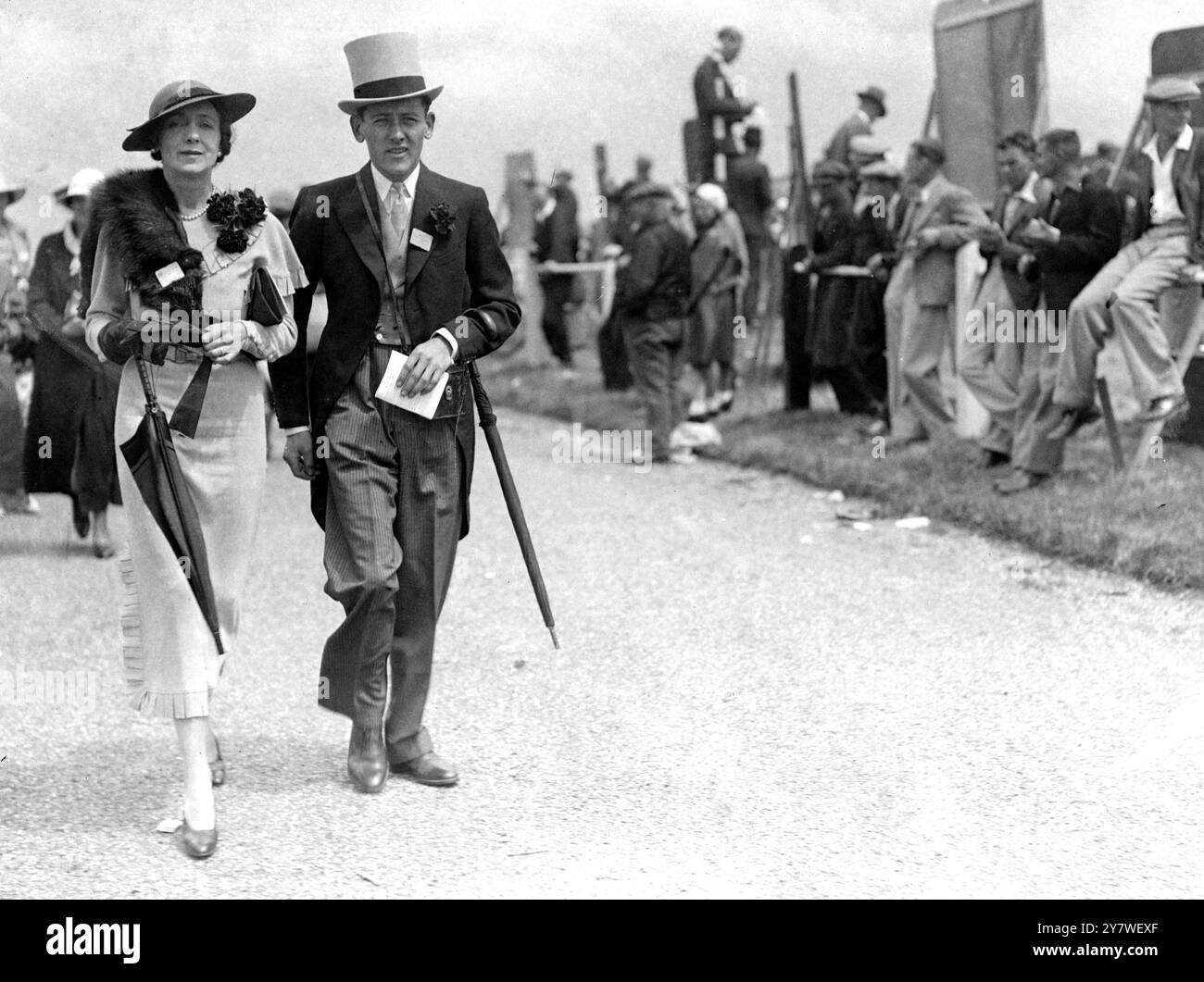 At the Royal Ascot race meeting . Mrs Alan Gyle and Mr W Clyde . 1934 ...