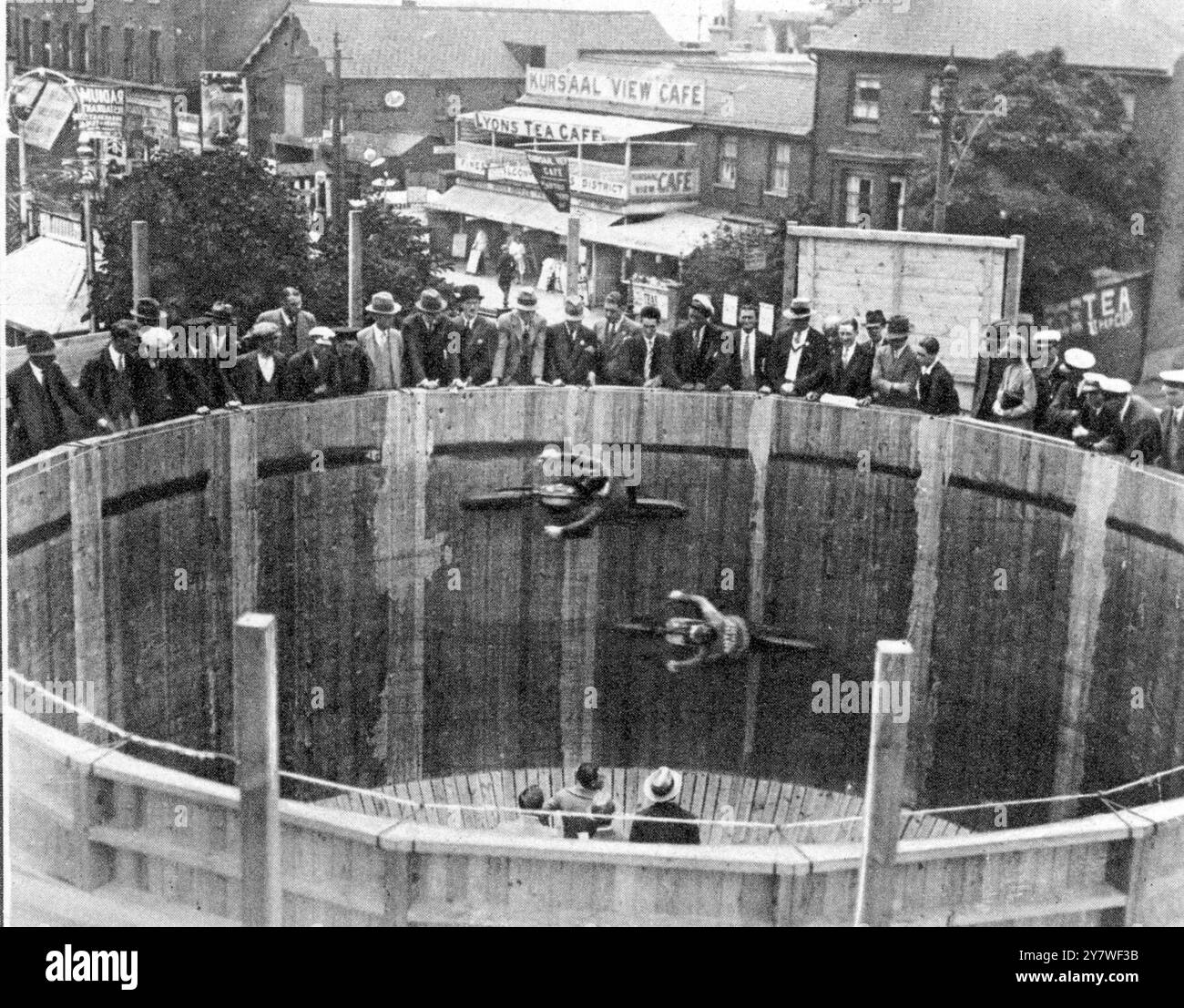 Motor - cycling round the perpendicular " Wall Of Death " : A new form ...