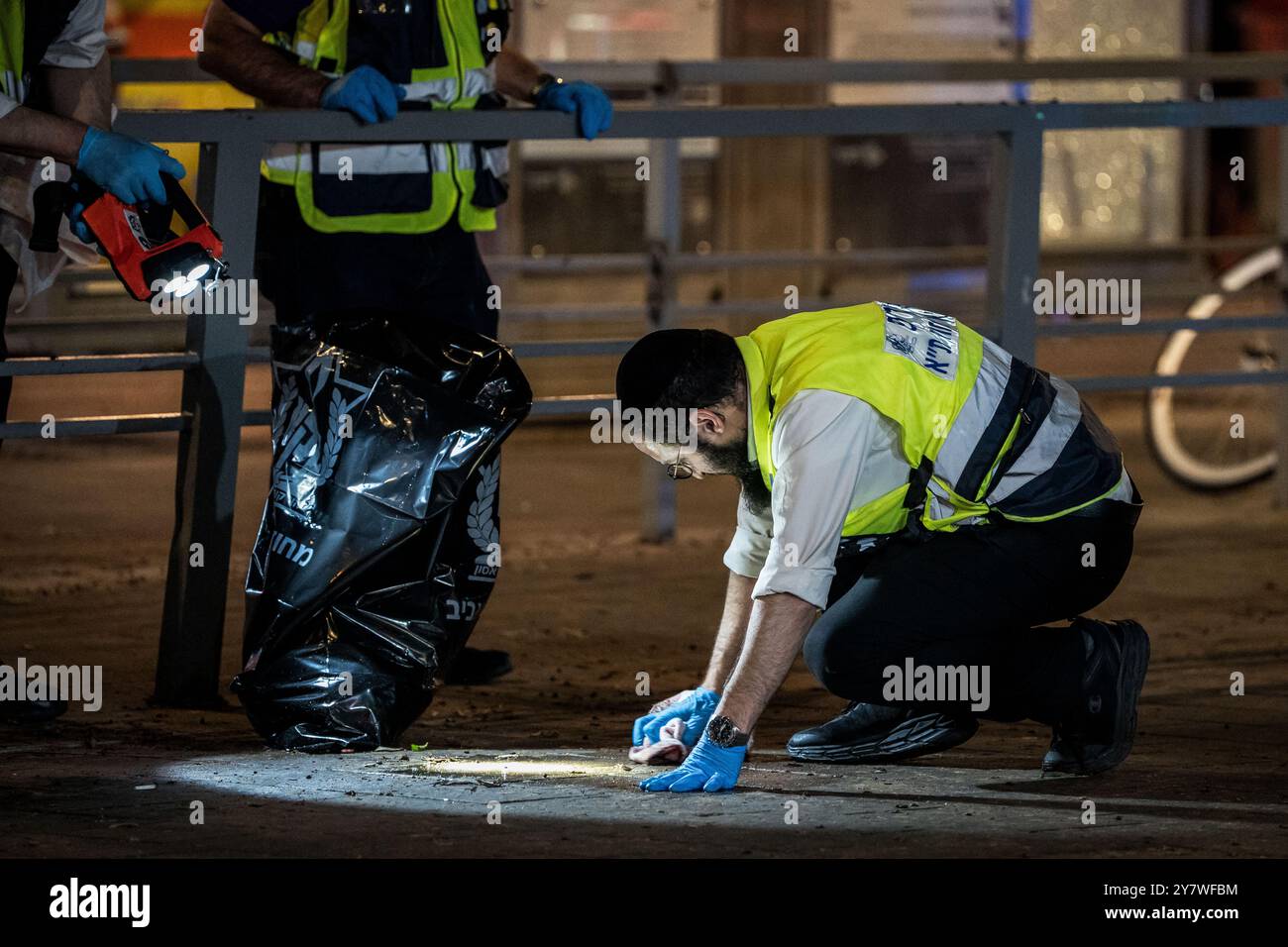 Tel Aviv, Israel. 01st Oct, 2024. Israeli forensic officers work at the ...