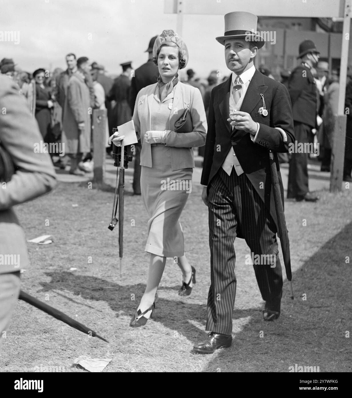 Derby Day at Epsom Racecourse . Lord and Lady Willoughby De Broke . 1938 Stock Photo - Alamy