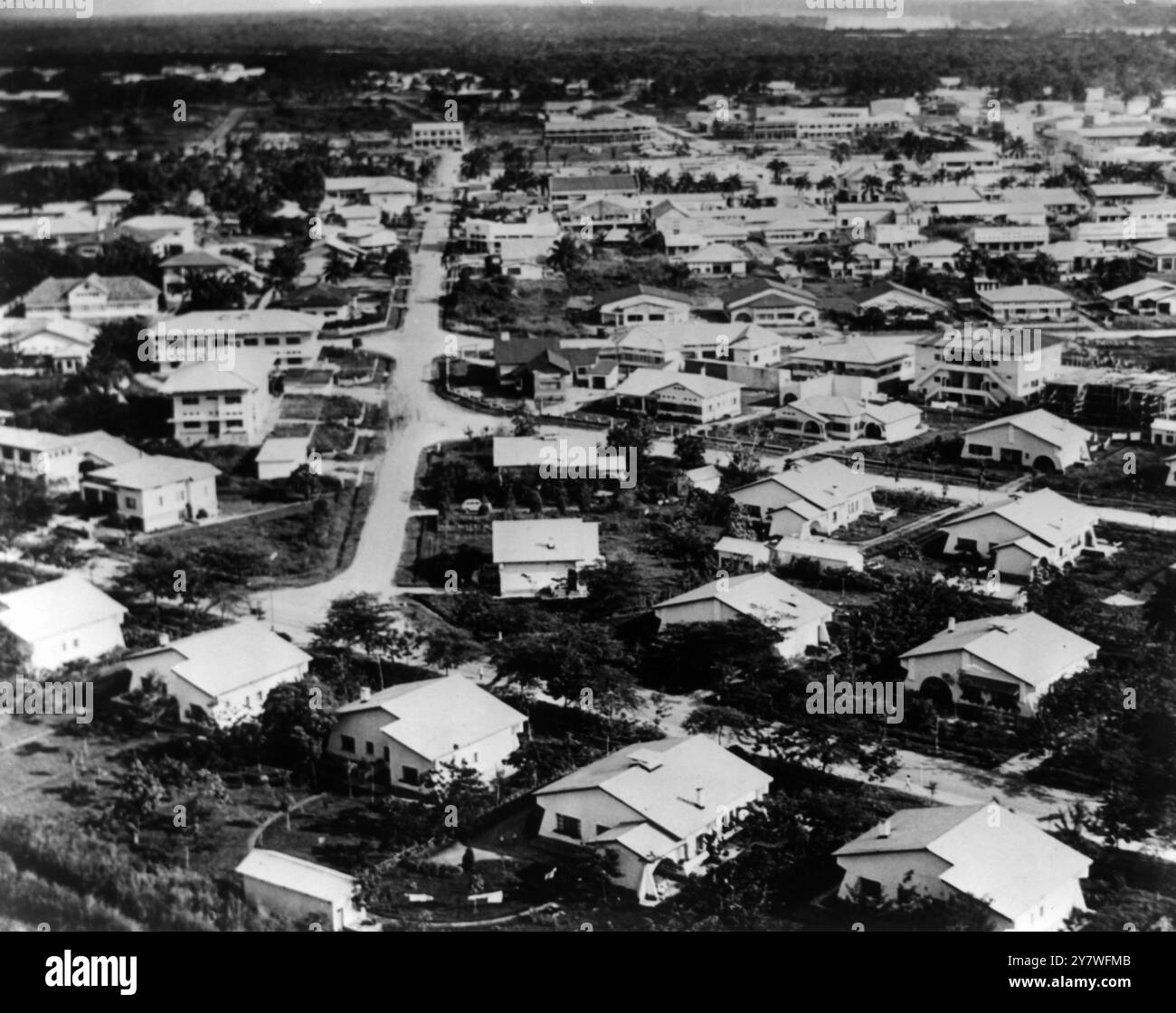 Straddling the Congo River , Stanleyville , the capital of the Eastern ...
