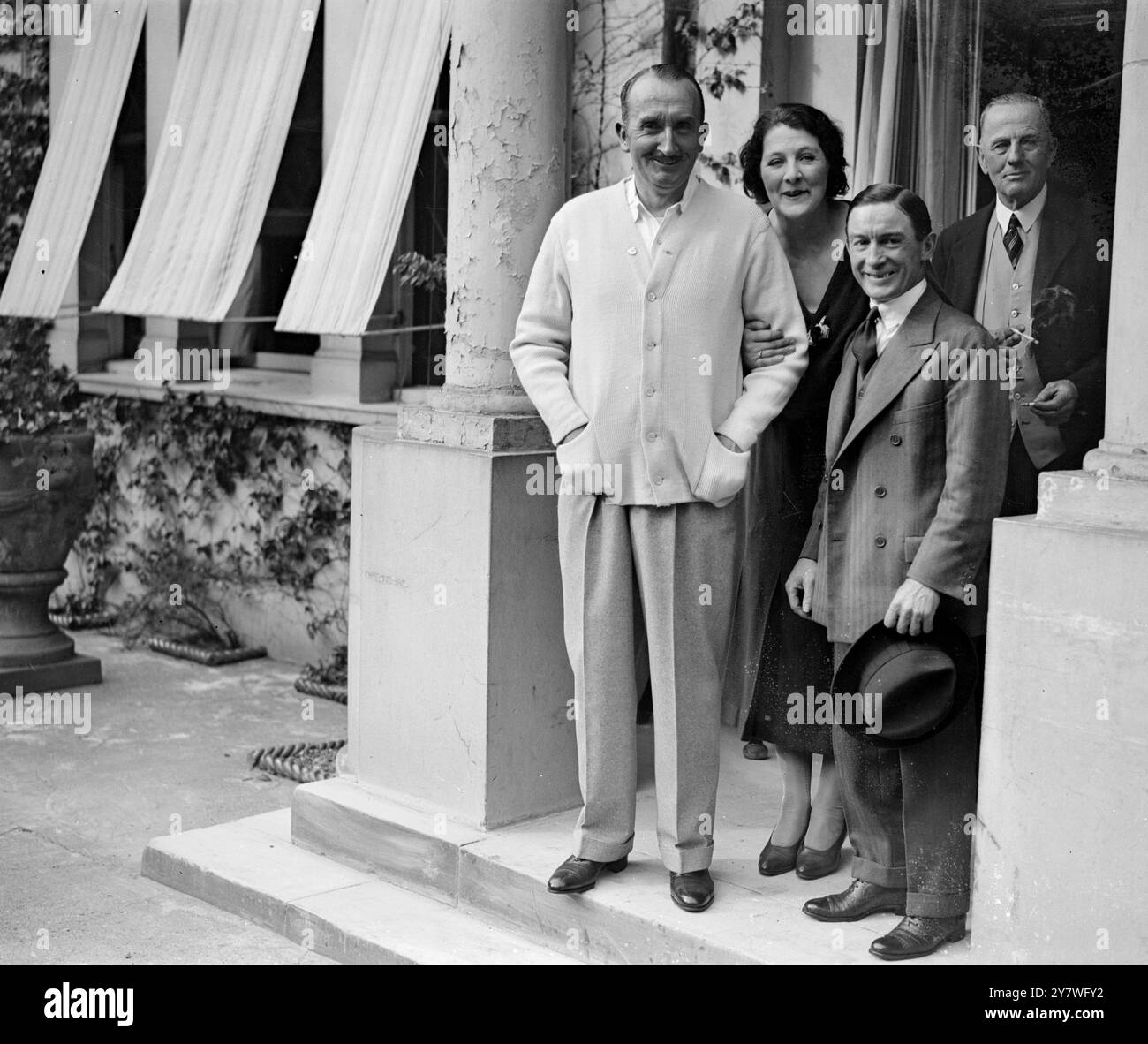 Mr Tom Walls , left , the famous actor , film director and race horse ...