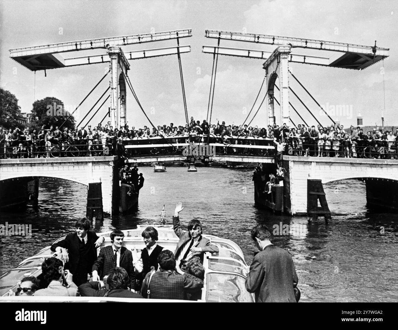 Crowds line the bridge in Amsterdam to catch a glimpse of the The ...