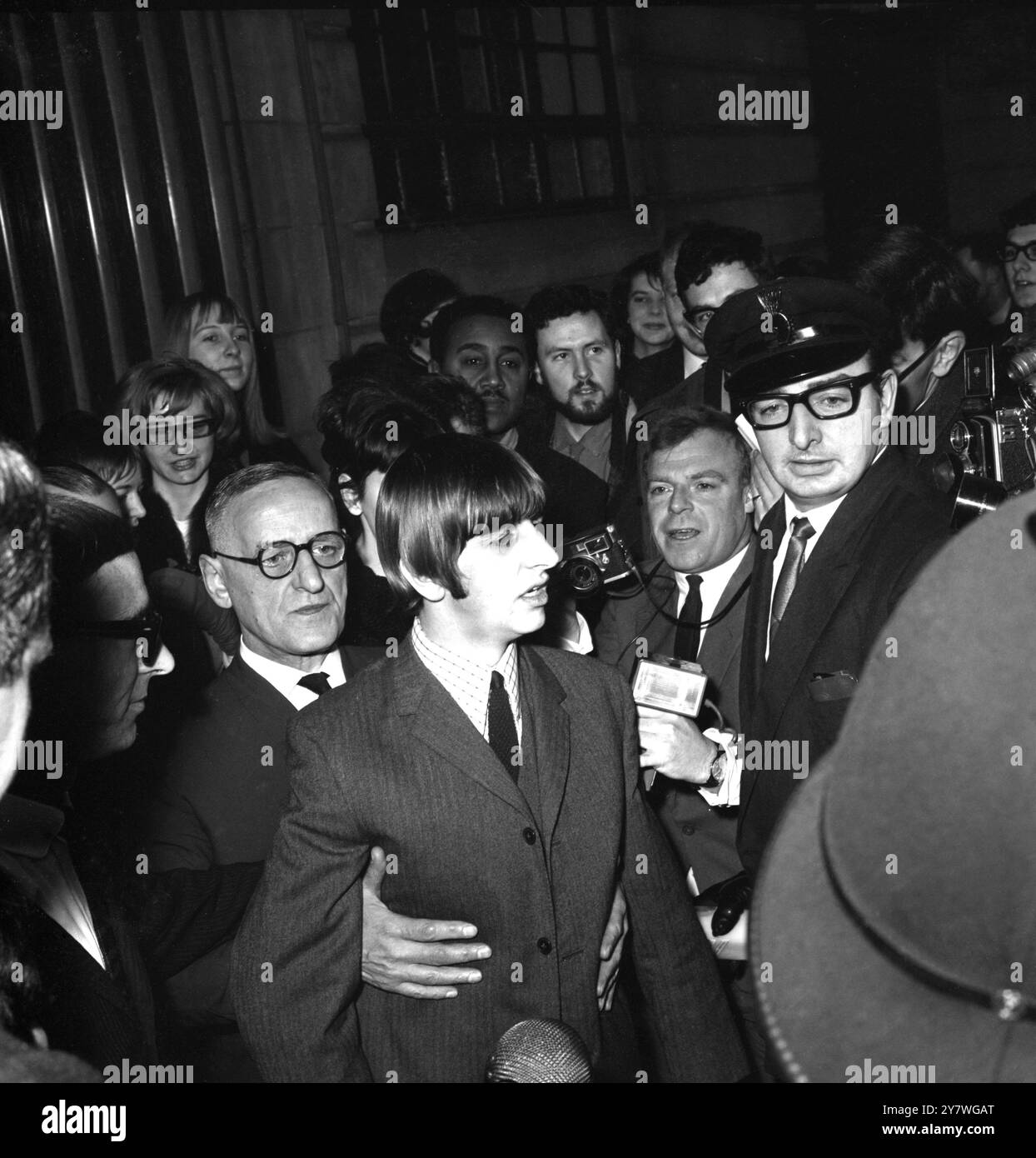 Ringo Starr leaves hospital after having his tonsils out . 10th ...