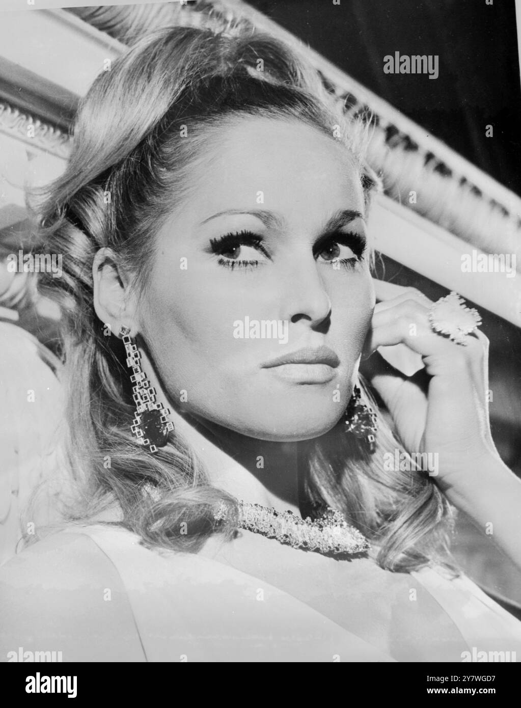 London : Ursula Andress takes time off filming of Casina Royale to ...