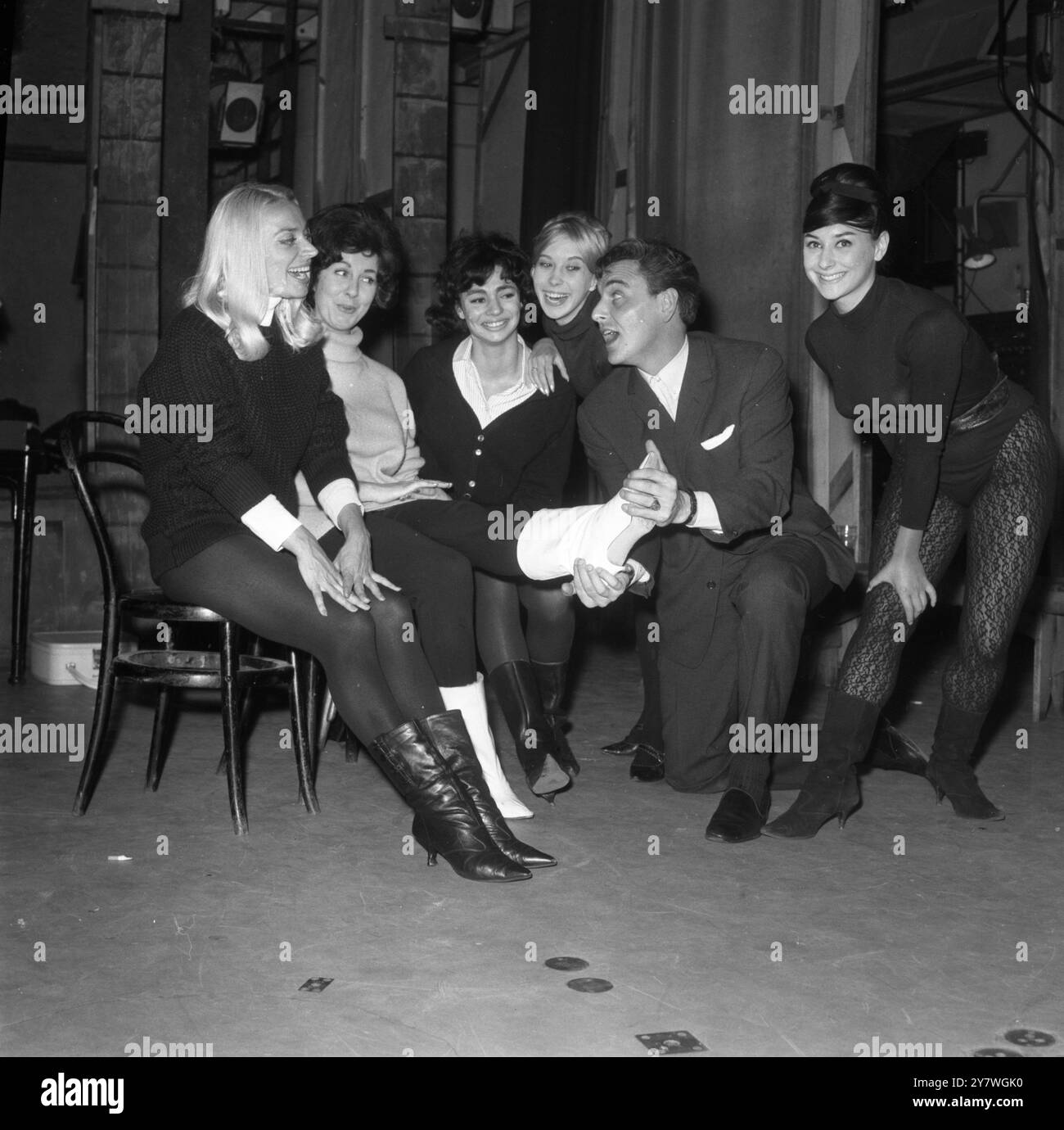 Bob monkhouse hi-res stock photography and images - Alamy