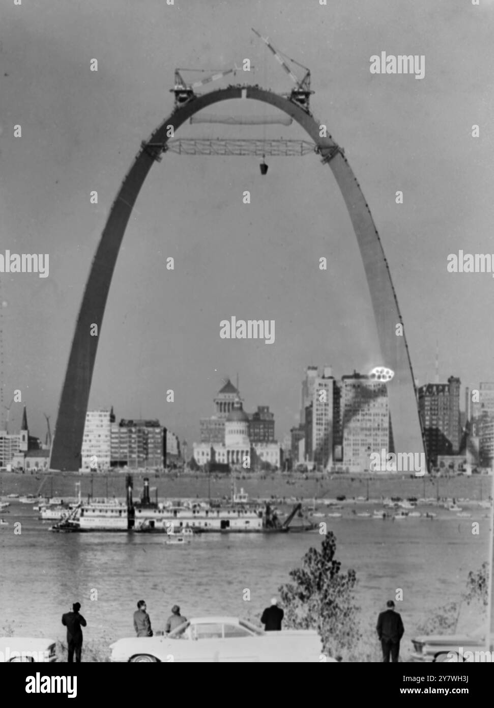 St Louis , U . S . A Spectators watch from across the Mississippi river ...