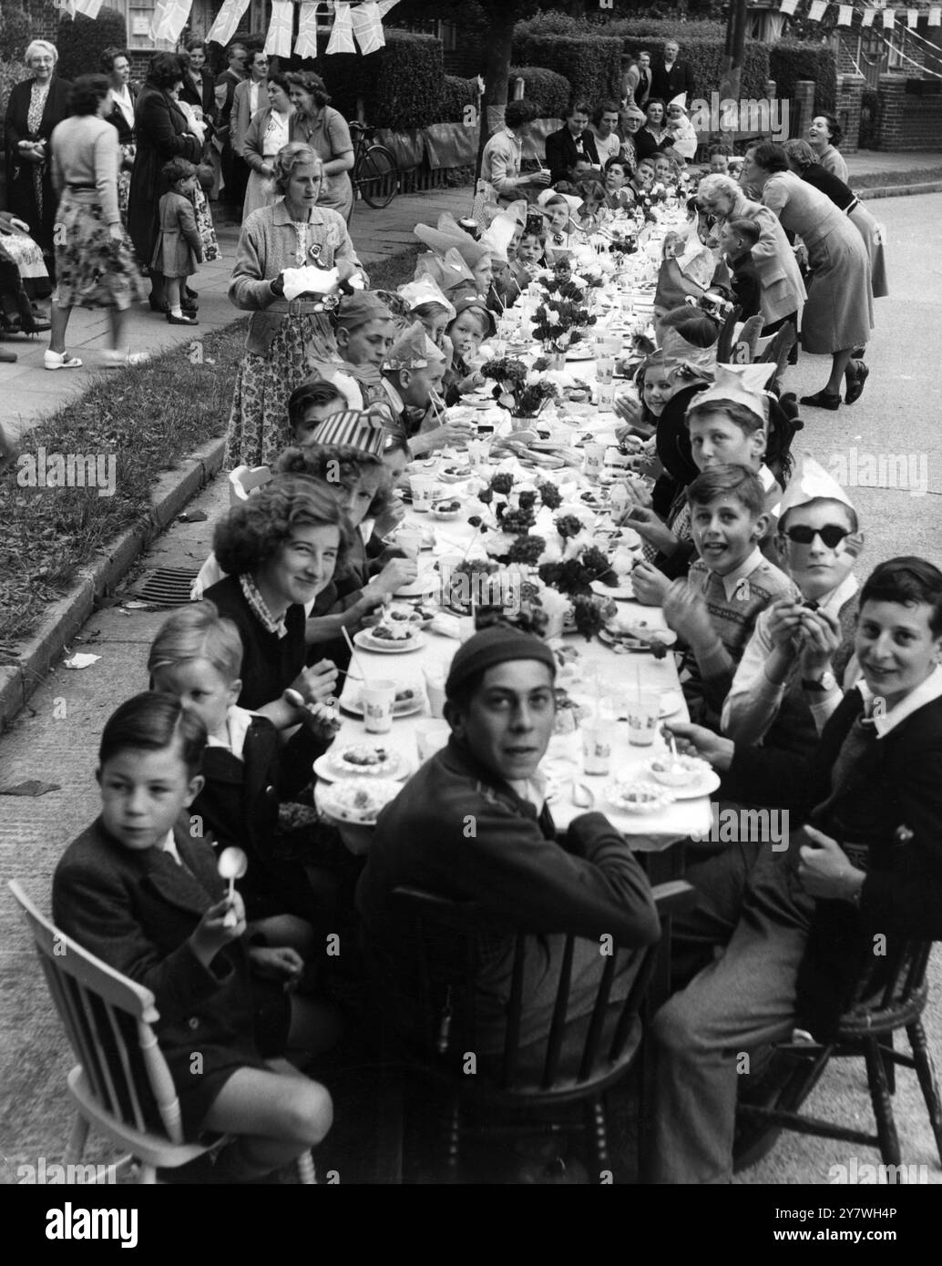 Coronation street party 1953 hi-res stock photography and images - Alamy