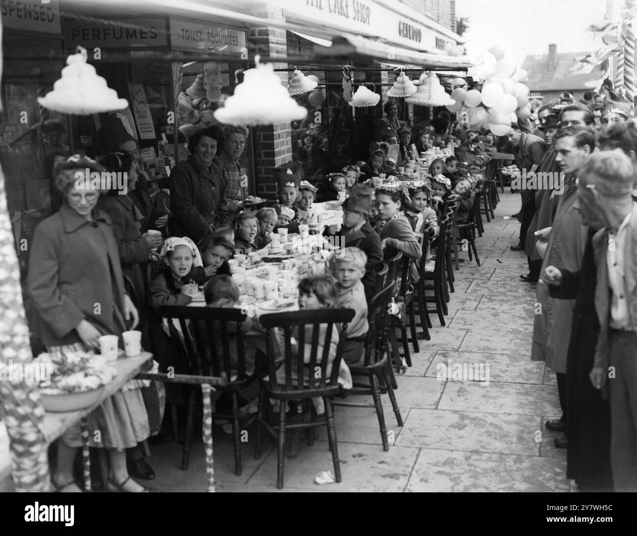 Coronation street party 6th June 1953 Stock Photo - Alamy