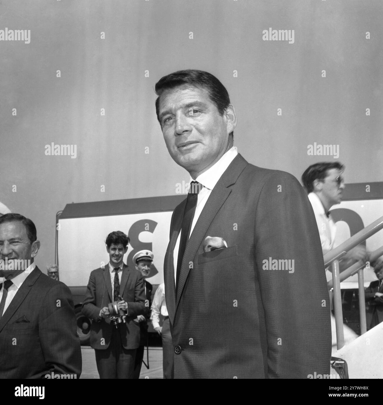 Gene barry hi-res stock photography and images - Alamy