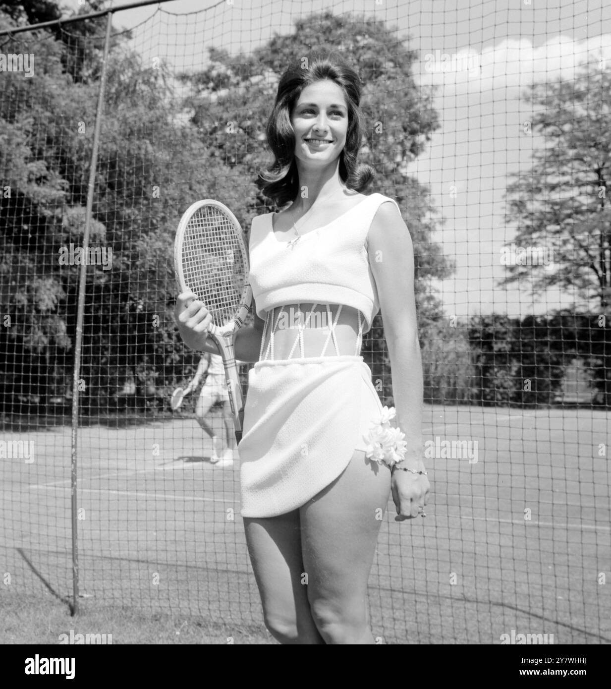 London : Carol Ann Castel of Florida , U . S . A . , wears tennis ...