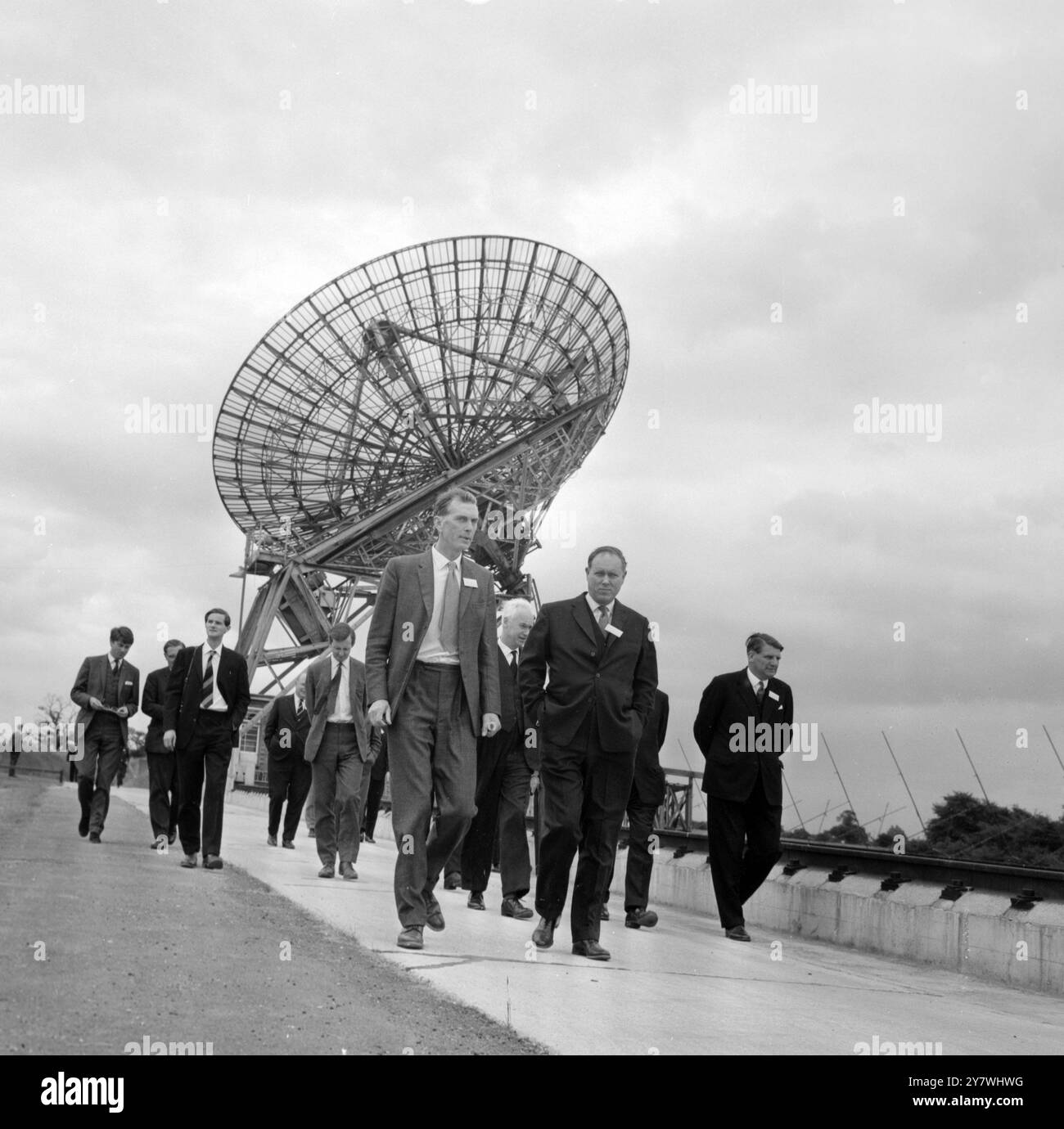 A new Radio Telescope constructed at the Mullard Observatories near ...
