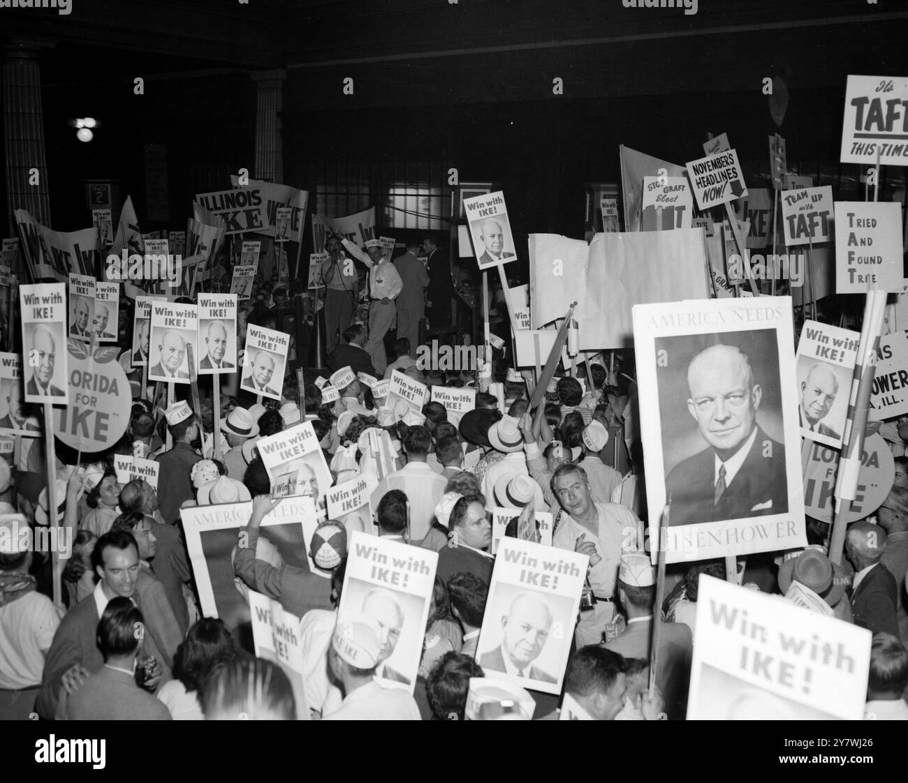 Chicago , U . S .A . President Dwight D . Eisenhower supporters at ...