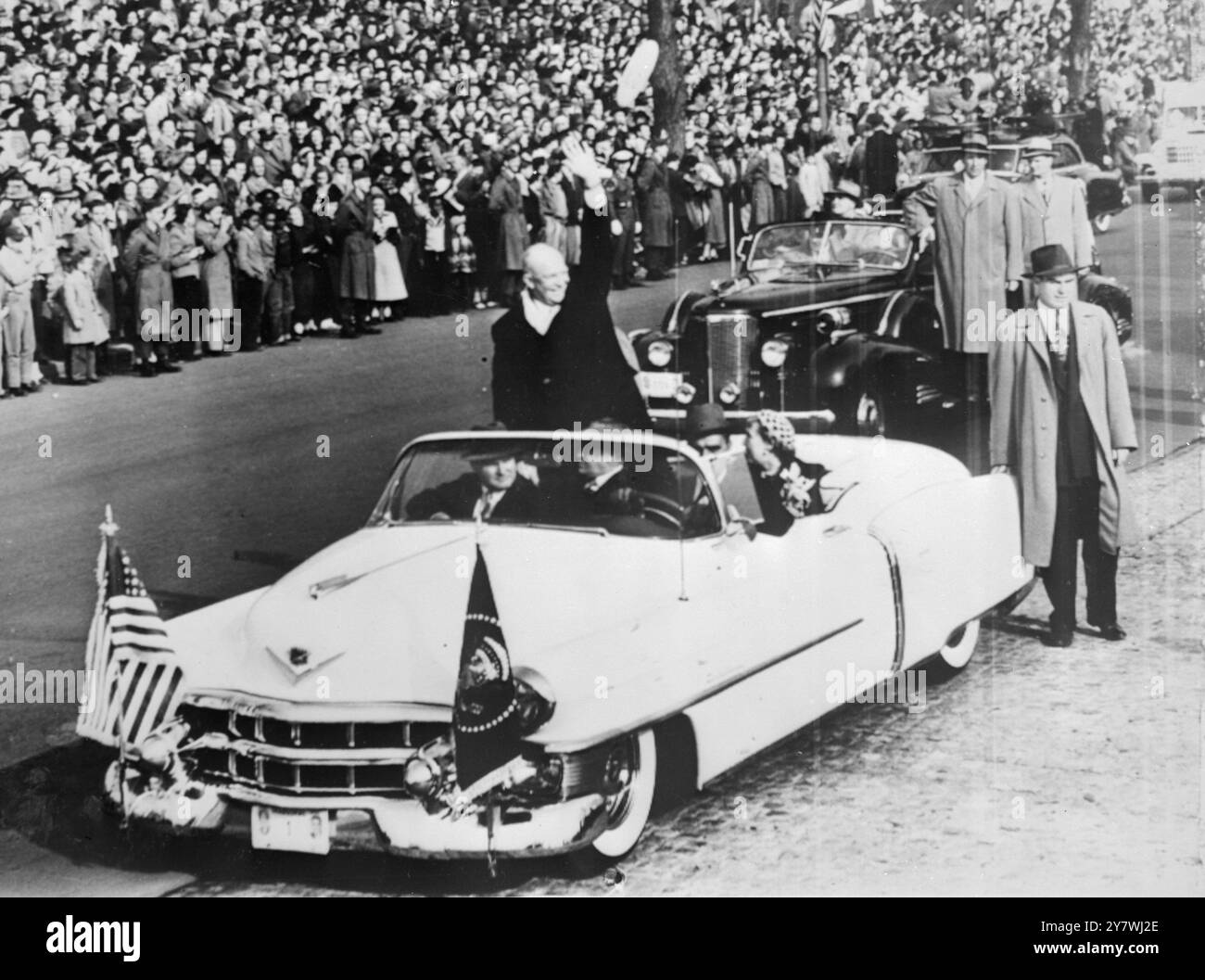 Washington D .C . President Dwight D . Eisenhower happily waves to the ...