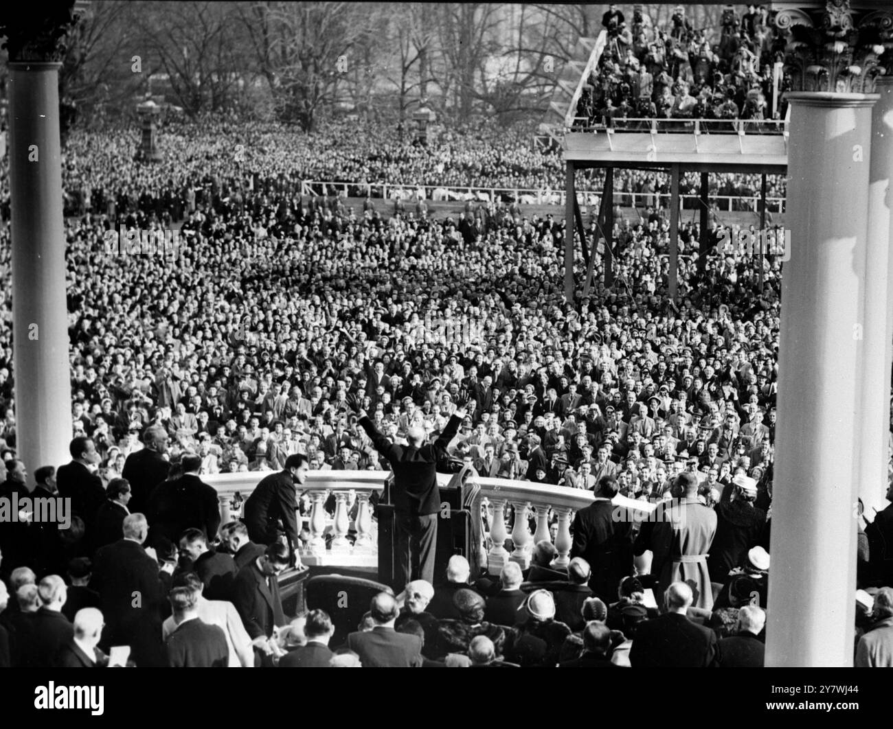 Washington D .C . President Dwight D . Eisenhower happily waves to the ...