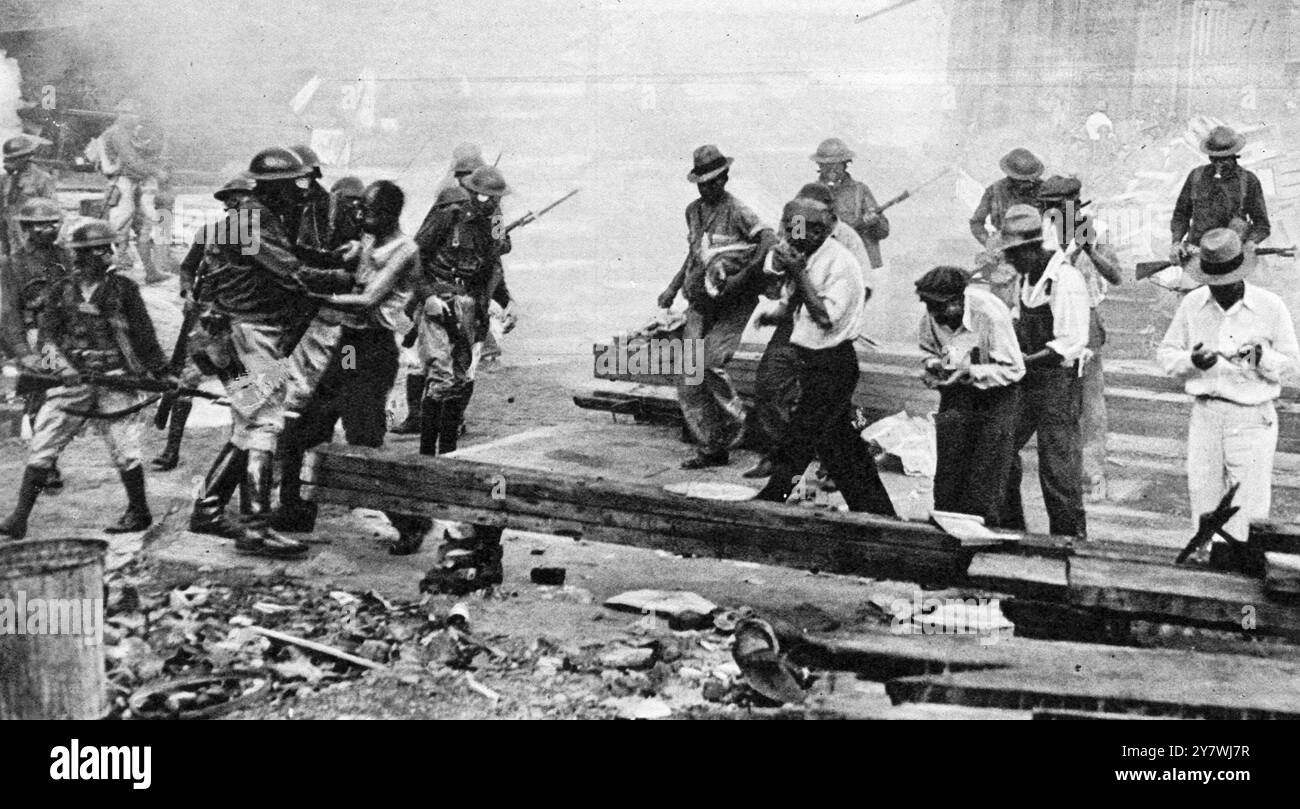 The bonus army fought with tear gas : United States war veterans in ...