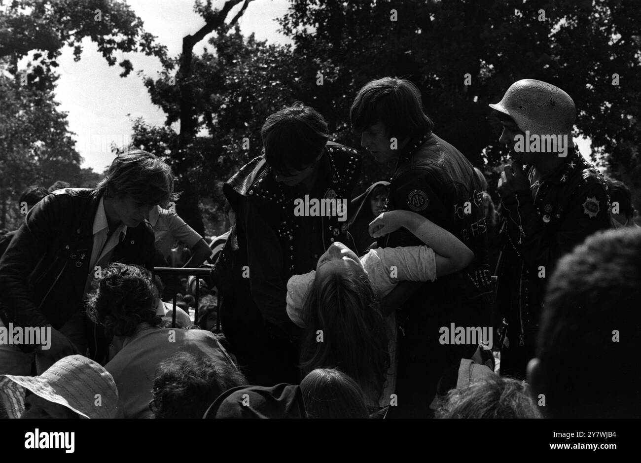 A girl fan who fainted at the open air " come - back " concert of the ...