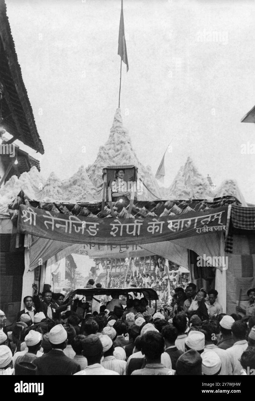 Through the triumphal gate come everest conquerors . Members of the ...