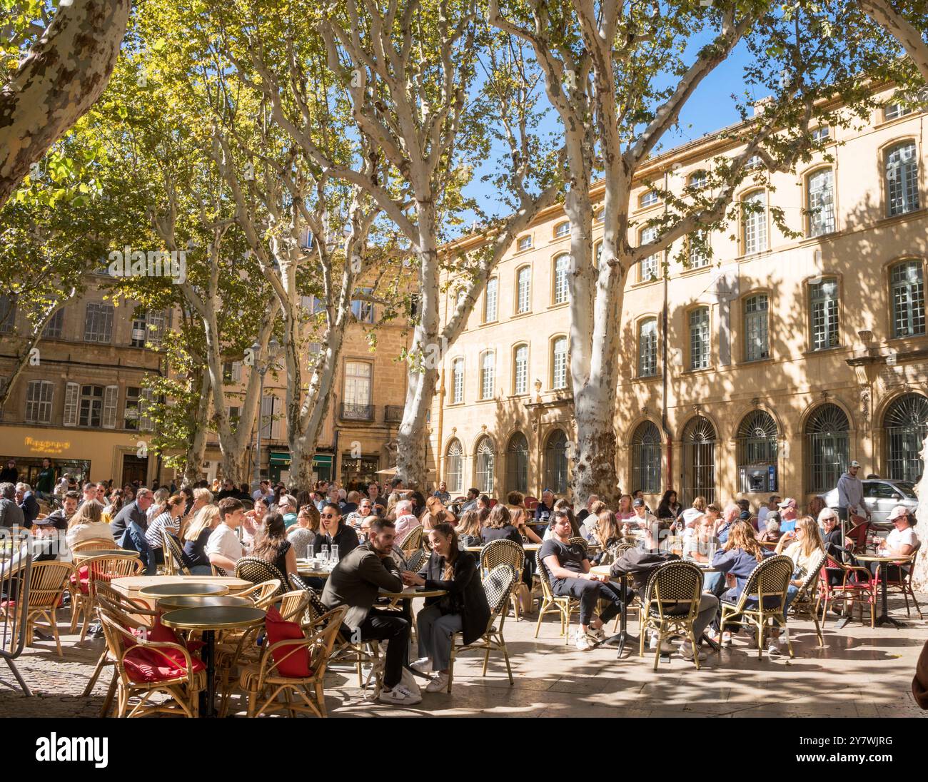 People sitting outside at a café in Aix en Provence, France Stock Photo ...