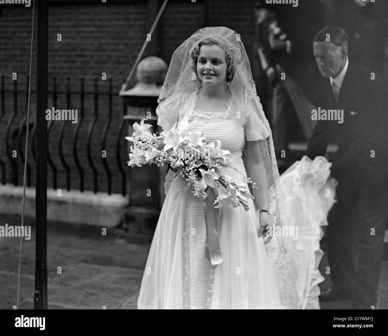 Wedding of Mr Claude Richard Kindersley and Miss Vivien Darwin at Holy ...