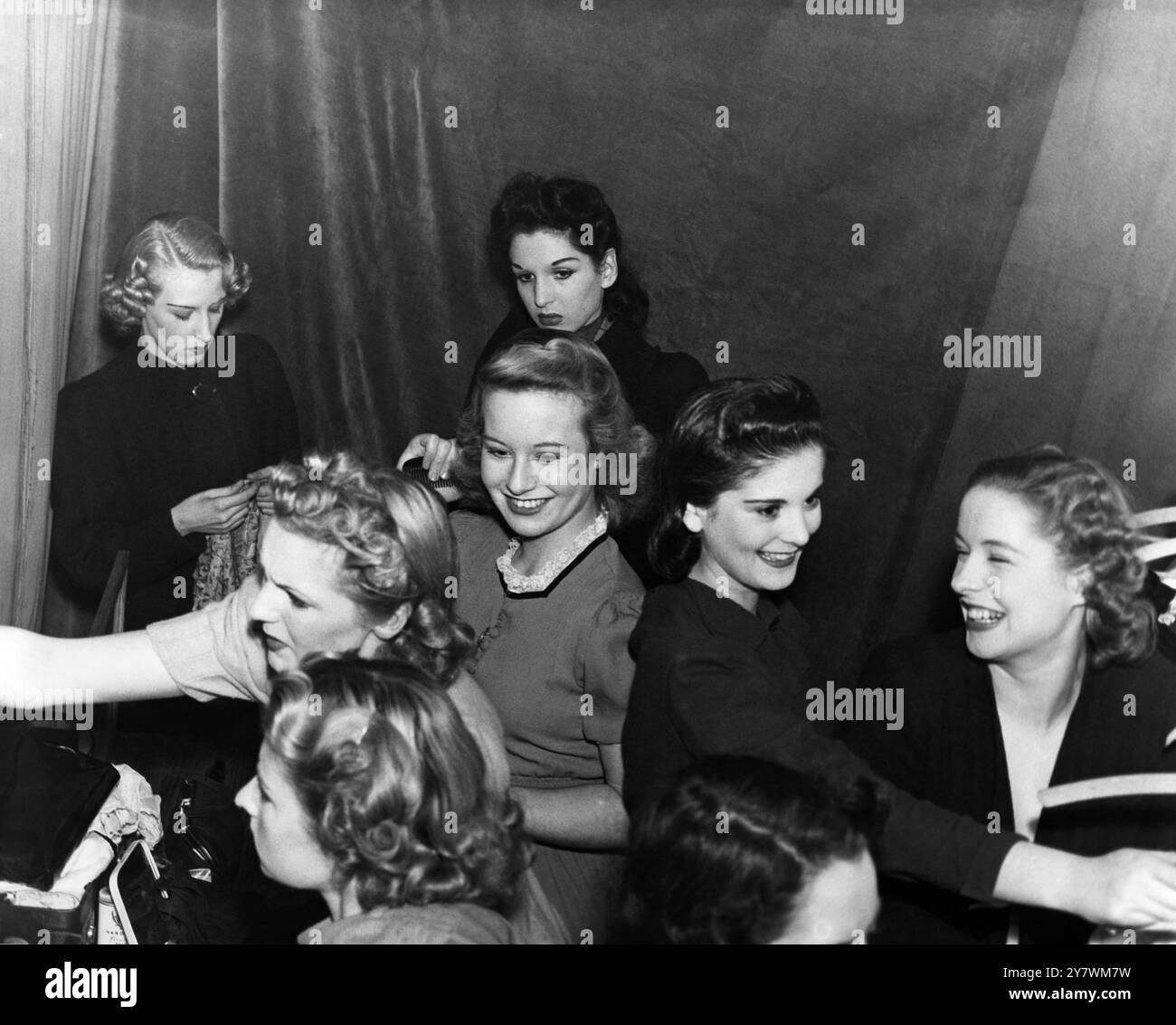Windmill showgirls visit the troops during WW2 - 1939 ©TopFoto Stock ...