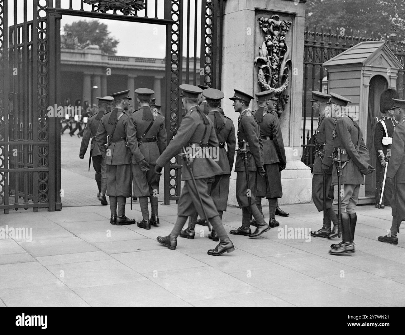 The Welch Fusiliers entering Buckingham Palace and showing the ...