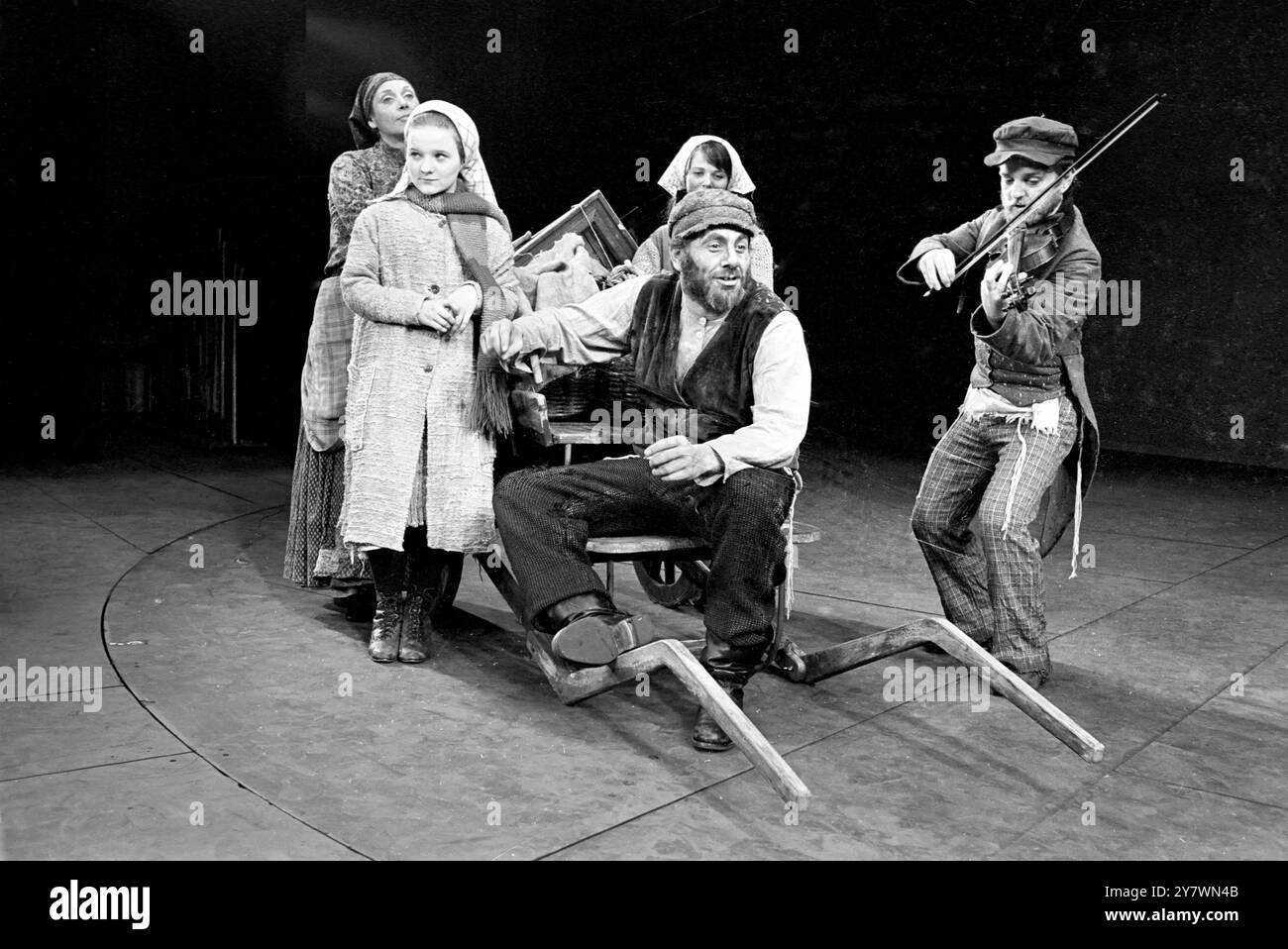 Miriam karlin hi-res stock photography and images - Alamy