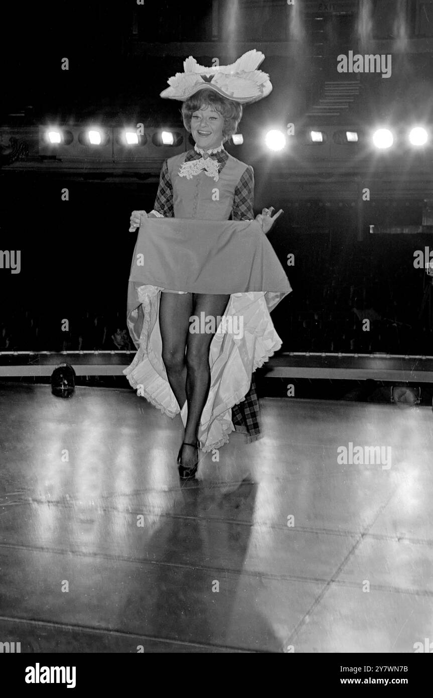Britain's popular comedienne , Dora Bryan , at the Theatre Royal ...