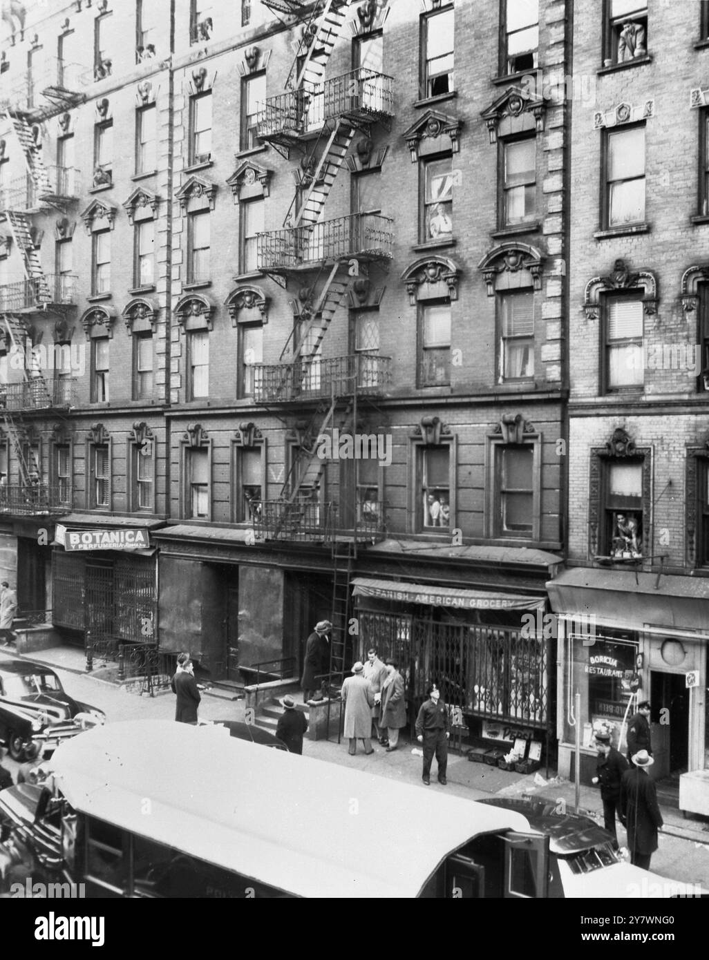 New york tenement building exterior hi-res stock photography and images ...