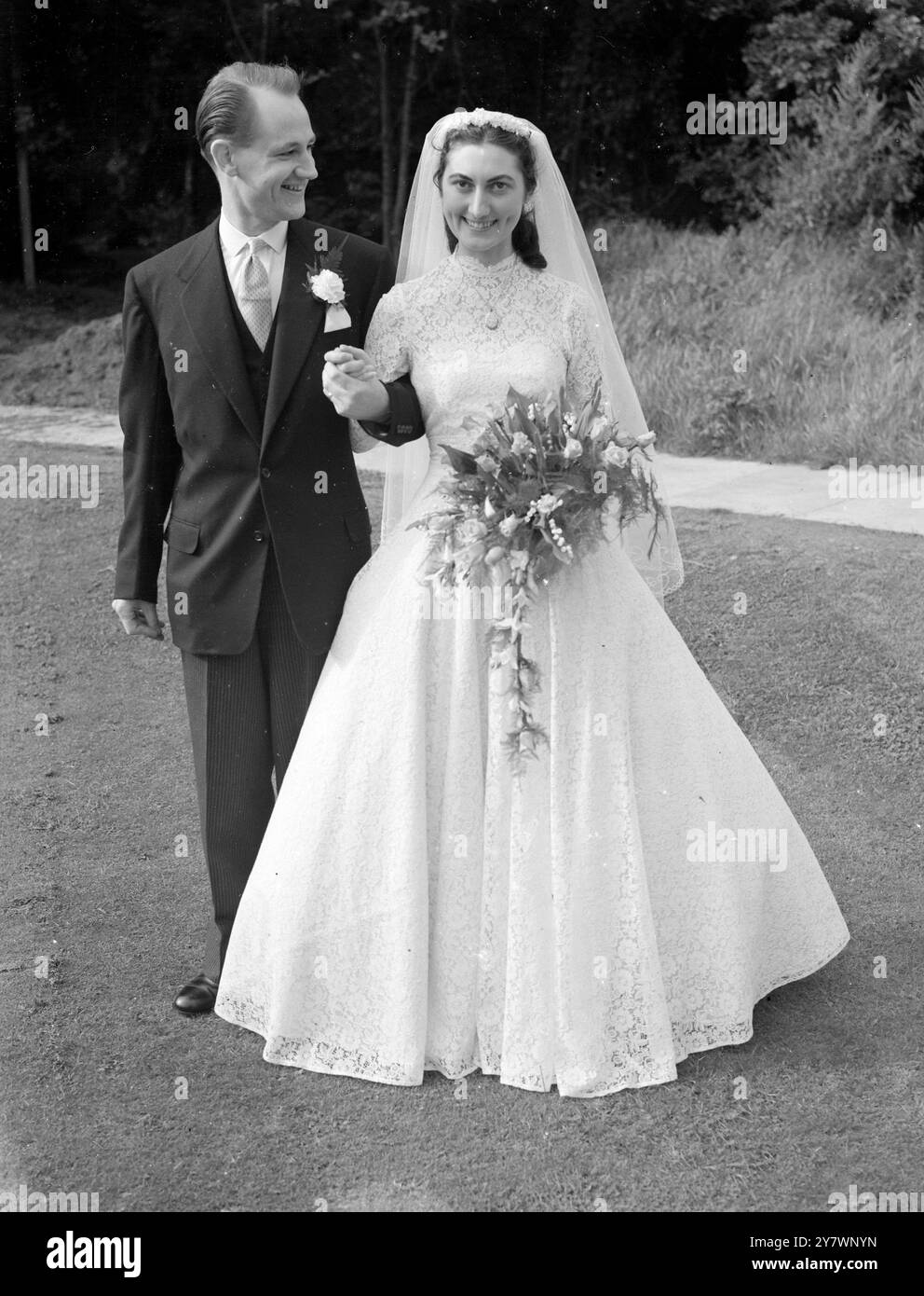 Groom and bride 1954 hi-res stock photography and images - Alamy