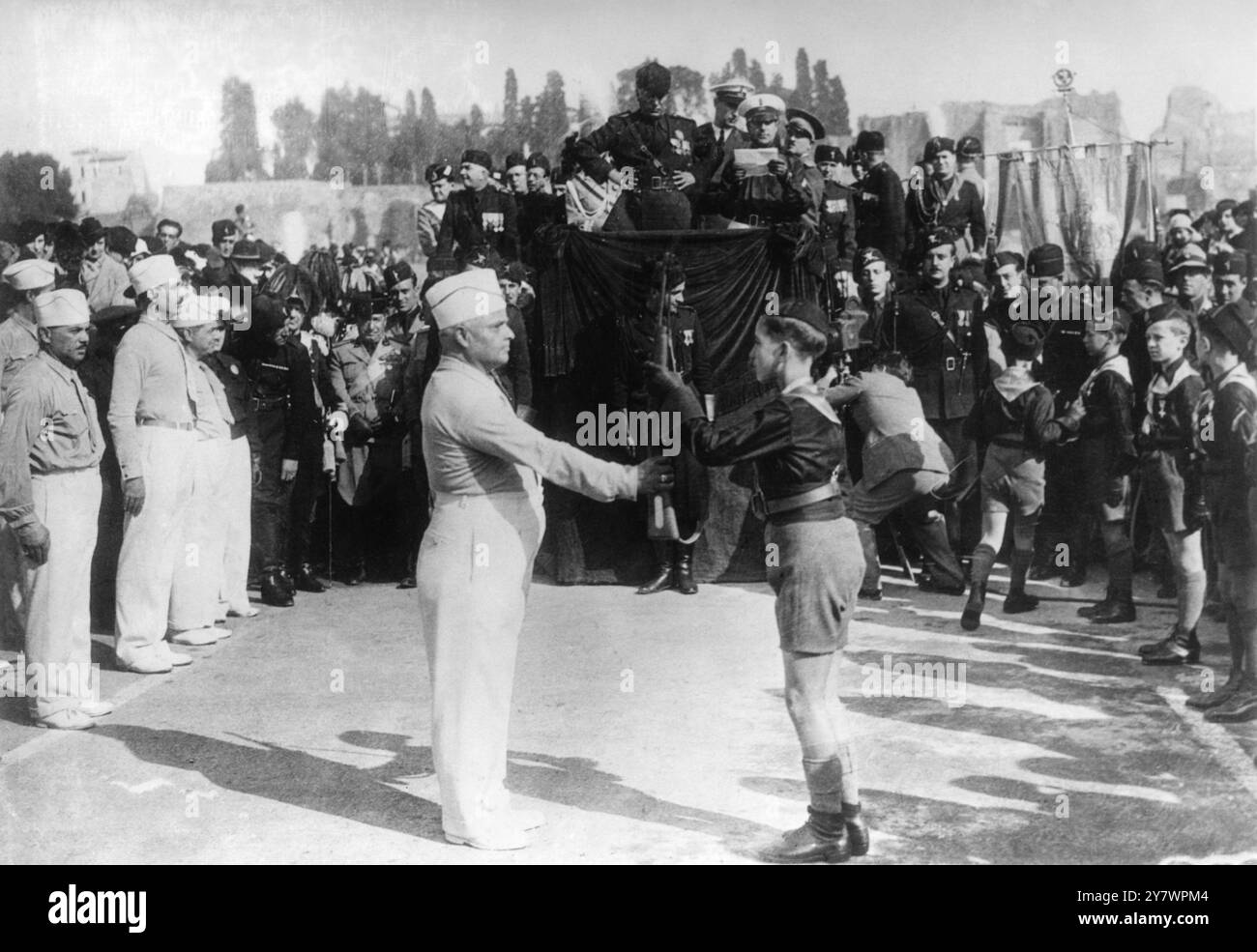 In the presence of Signor Mussolini boy members of the Balille the ...